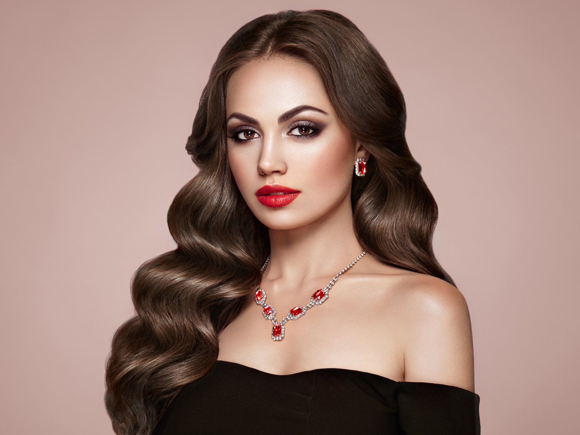 Download Long Hair Brunette Brown Eyes Lipstick Necklace Woman Model 4k