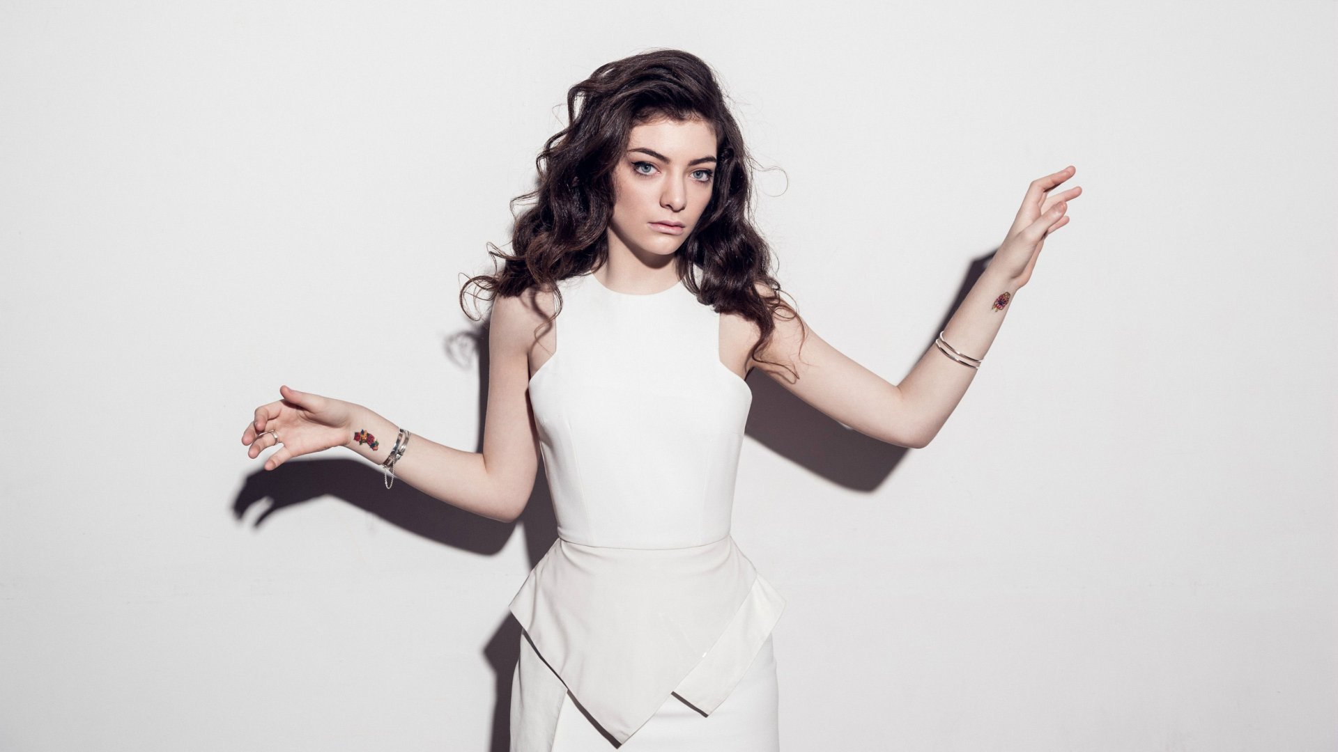 Lorde in Focus: Stunning HD Music Wallpaper | 3599x2024 | Wallpaper Abyss