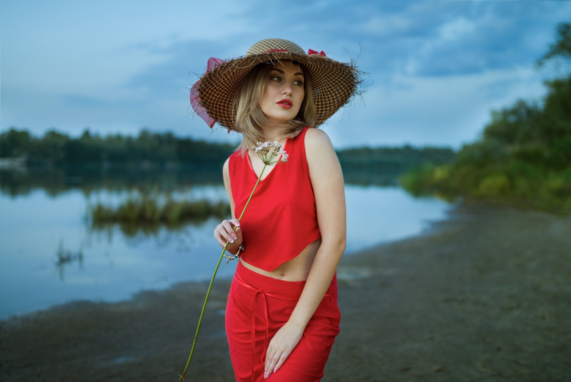 Download Hat Lipstick Blonde Depth Of Field Woman Model 4k Ultra HD ...
