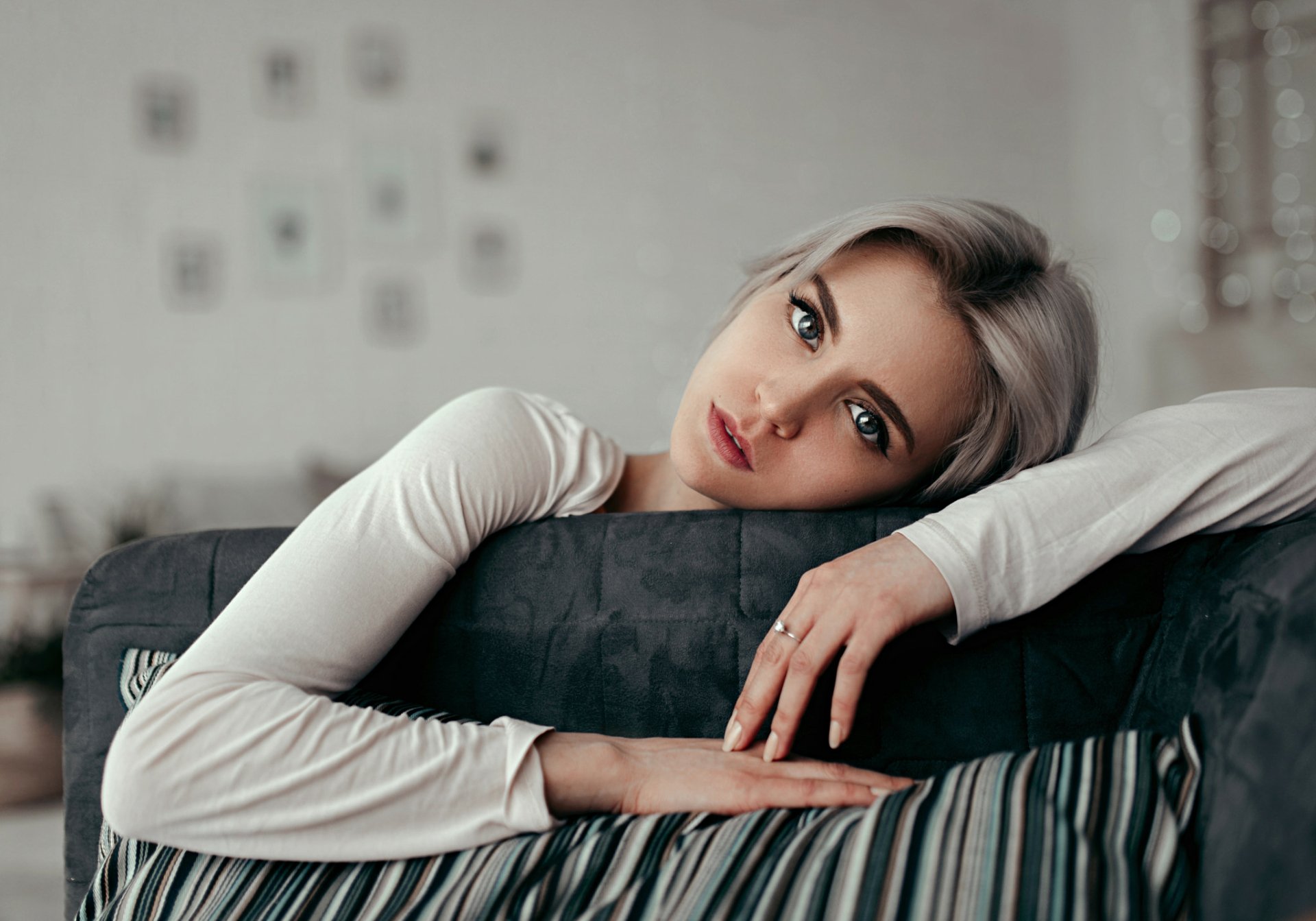 Download Depth Of Field Blue Eyes Woman Model HD Wallpaper