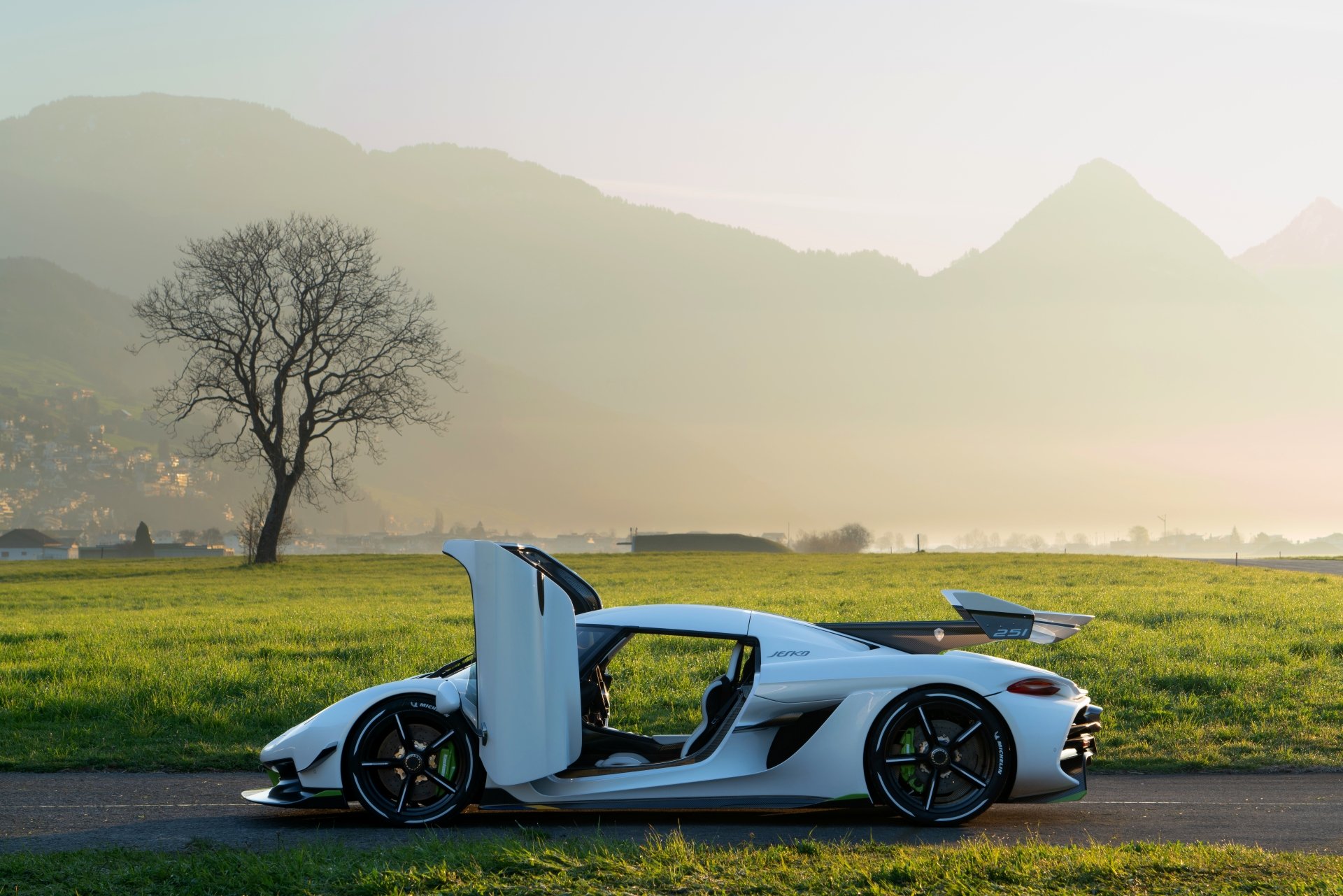 Download Supercar White Car Car Koenigsegg Vehicle Koenigsegg Jesko 8k ...