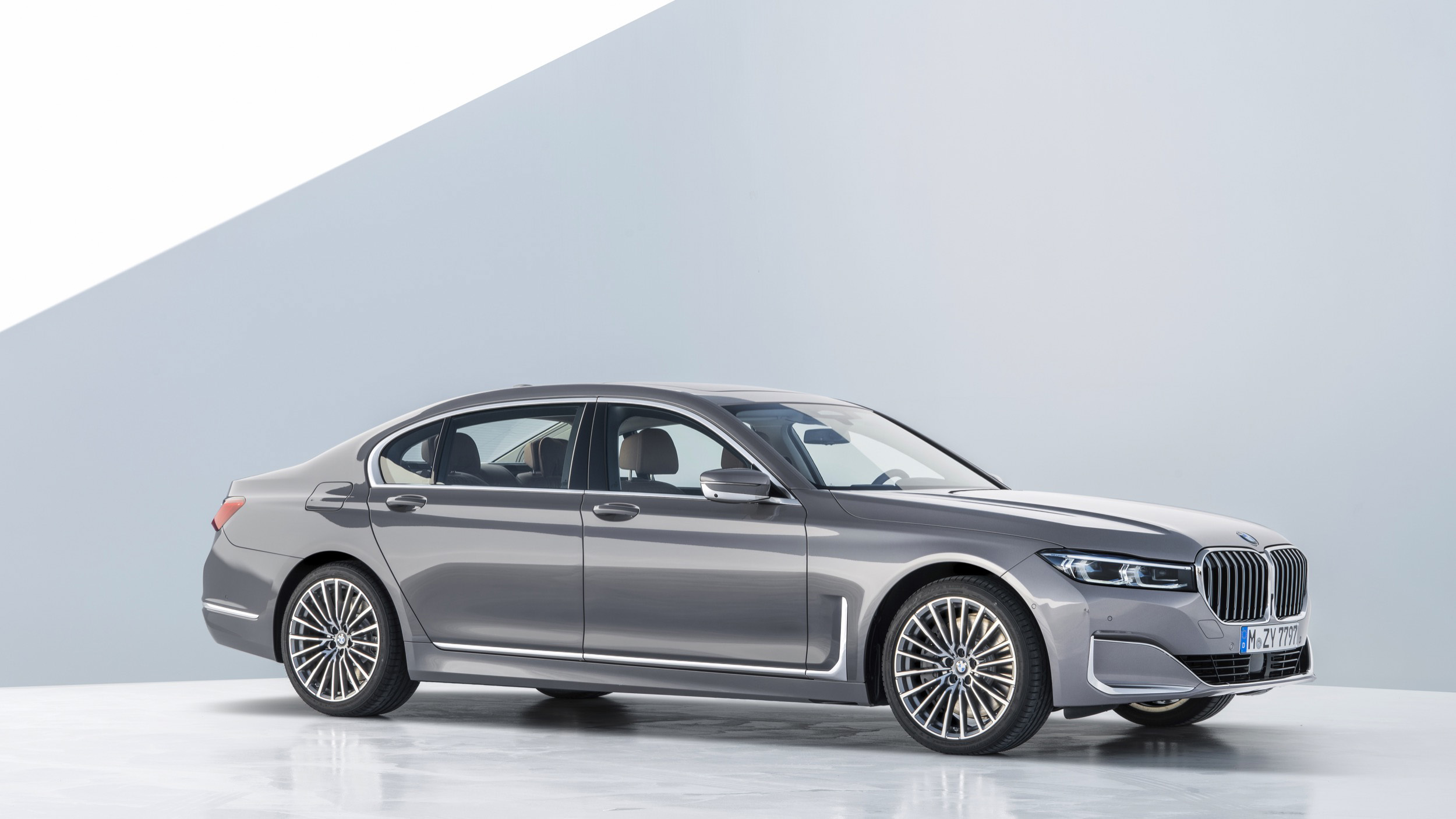 Download Silver Car Car BMW Vehicle BMW 7 Series HD Wallpaper