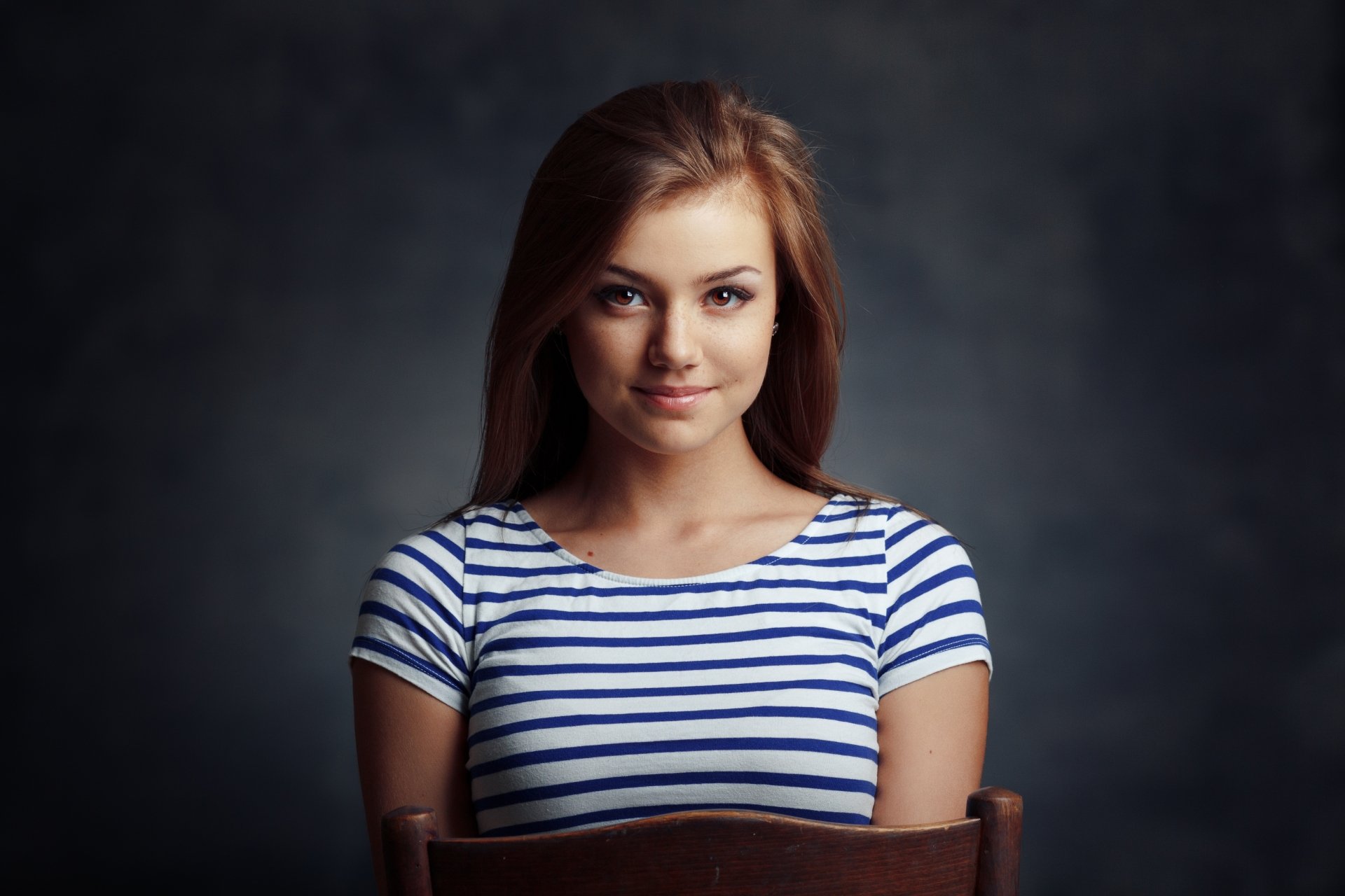 4K Ultra HD Portrait of Brown-Eyed Redhead Woman Model by Evgeniy Bulatov