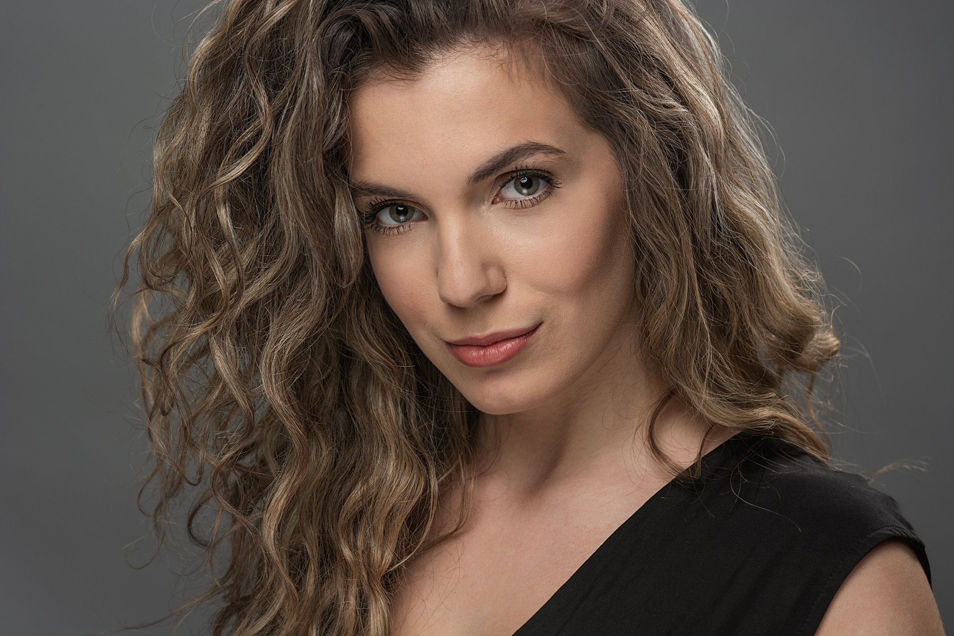 Download Face Brunette Woman Model 4k Ultra HD Wallpaper