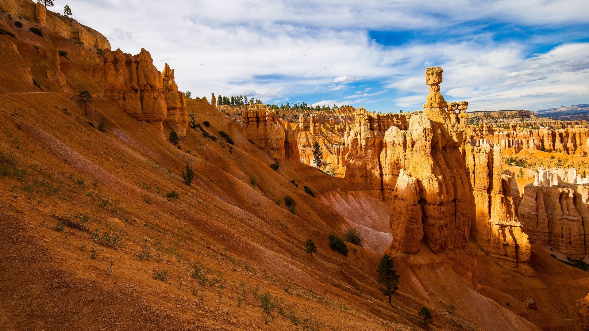 Bryce Canyon Majesty: Stunning 4K Desert Landscape with Clouds in the USA