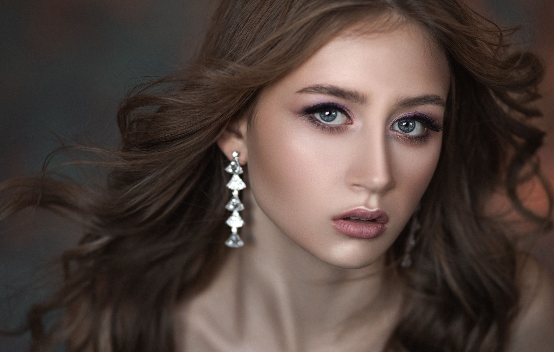 Download Model Curl Makeup Earrings Portrait Woman Face 4k Ultra HD ...