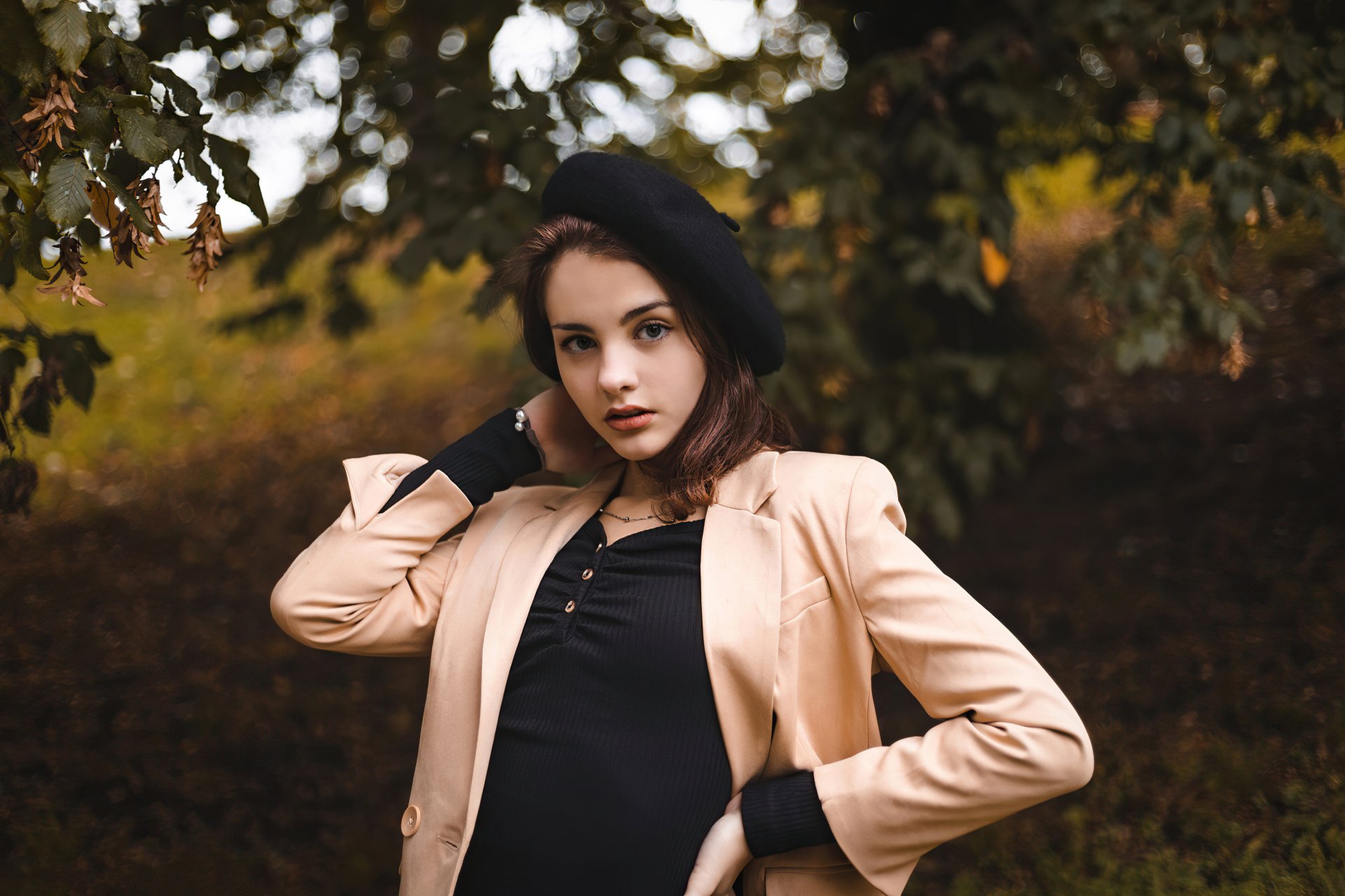 Download Hat Woman Model 4k Ultra HD Wallpaper