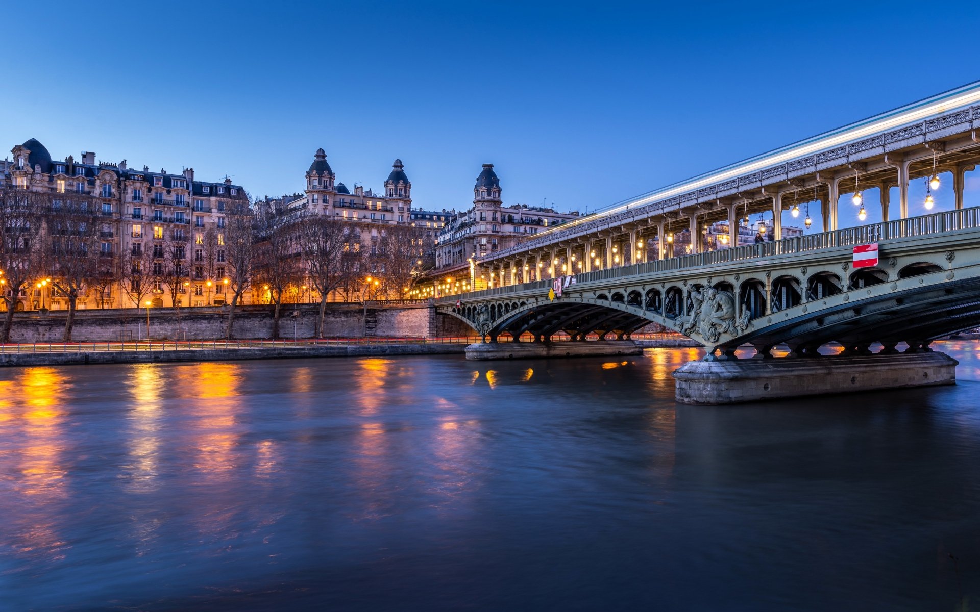 Parisian Bridge Over River at Dusk | 4K Ultra HD Wallpaper | 3840x2400 ...