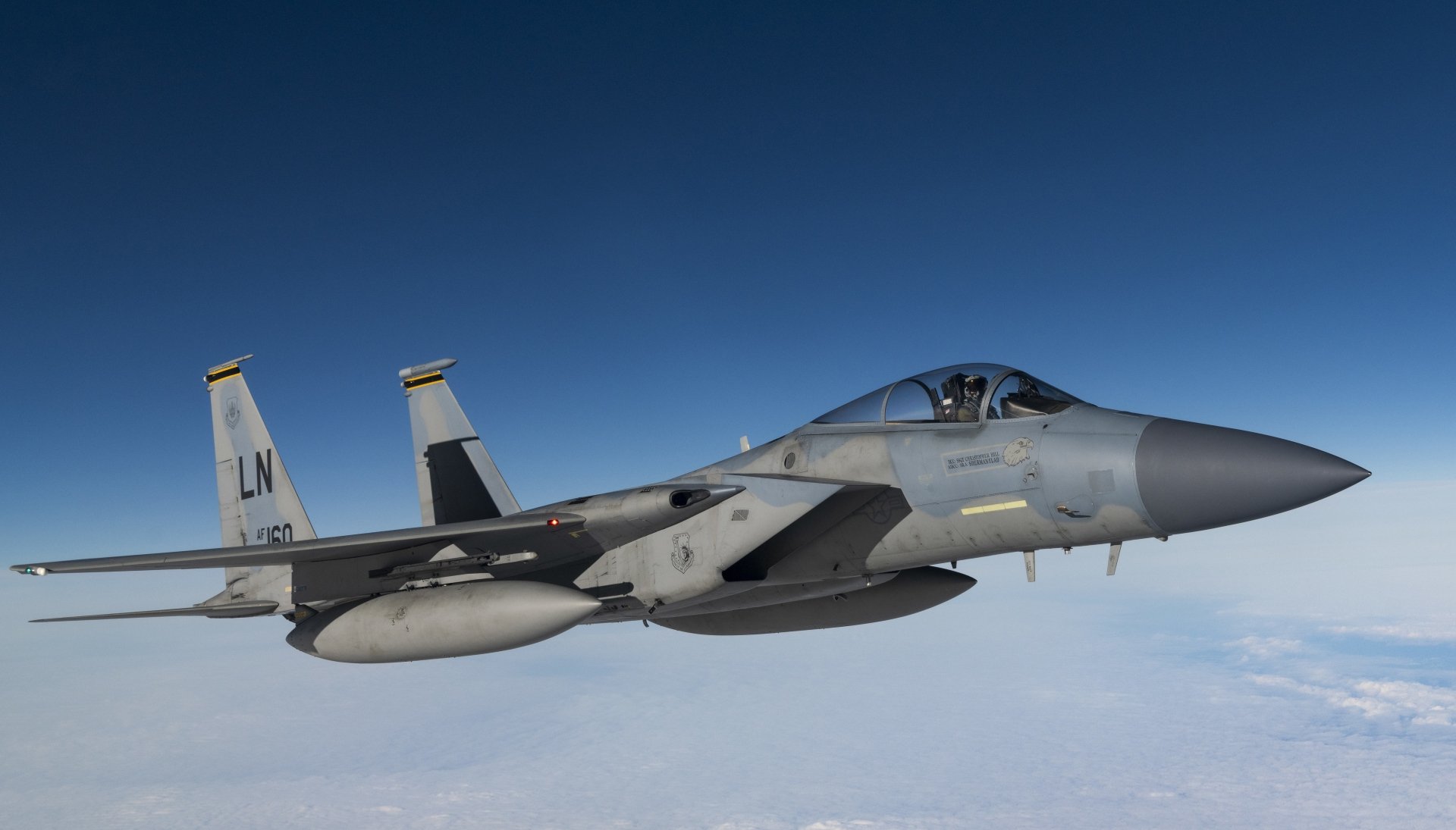 4K Ultra HD McDonnell Douglas F-15 Eagle Jet Fighter Soaring in Clear ...