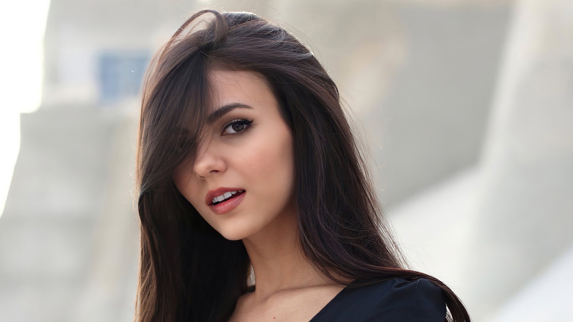 Victoria Justice: Stunning American Singer HD Wallpaper | 2560x1440 ...