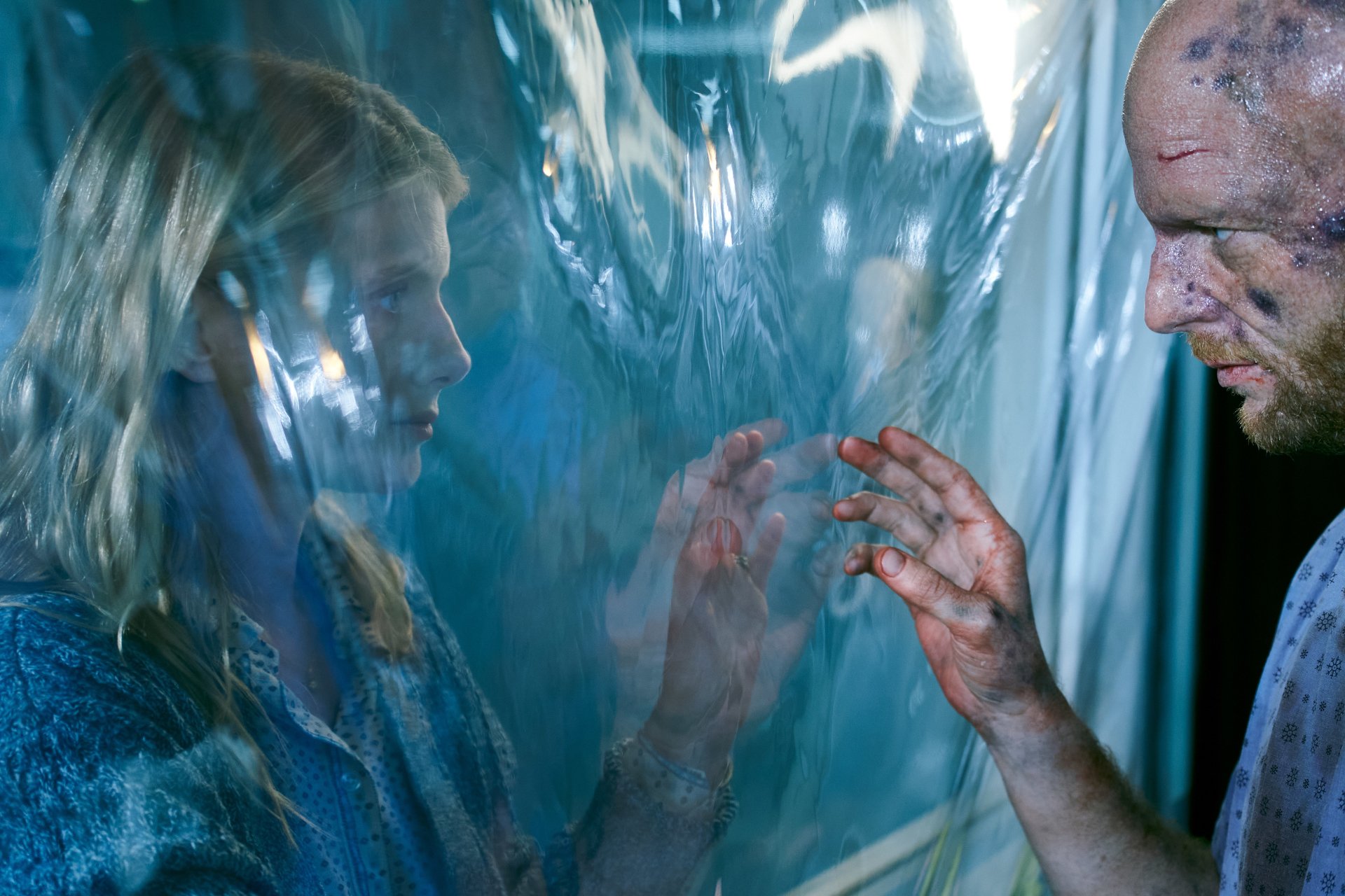 Download Melanie Laurent Movie Oxygen 4k Ultra HD Wallpaper