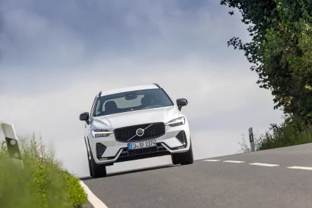 Volvo XC60 B5 R-Design - Desktop Wallpapers, Phone Wallpaper, PFP, Gifs ...