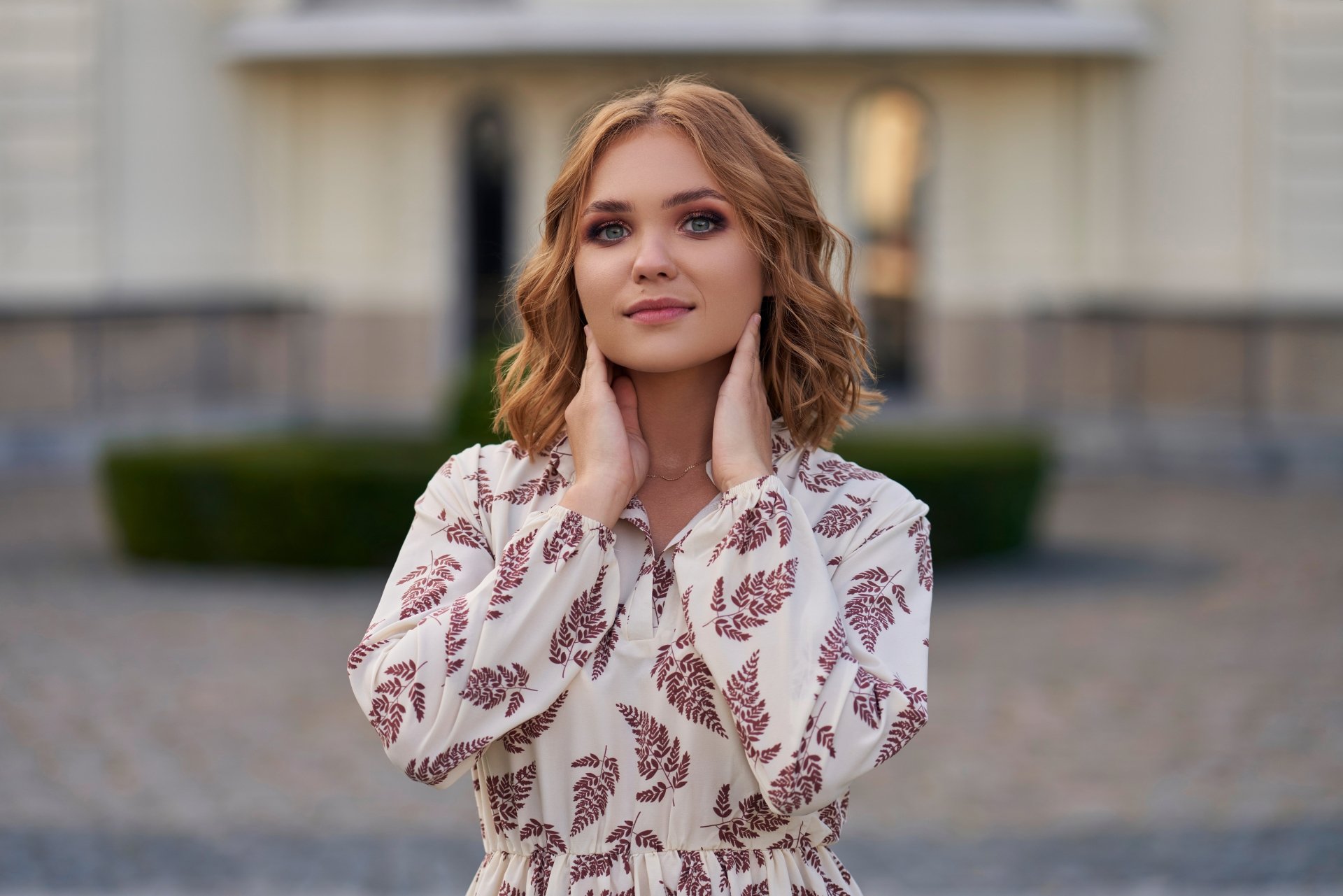 Download Redhead Woman Model 4k Ultra HD Wallpaper