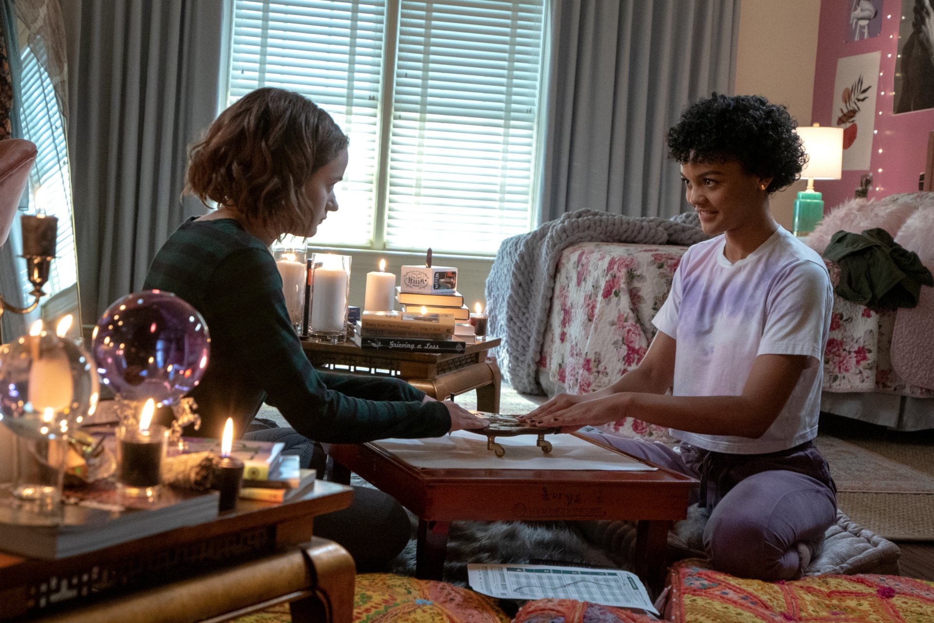 Download Joey King Movie The In Between HD Wallpaper