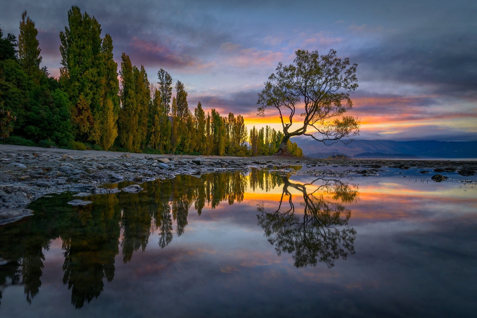 Lake Wanaka Serenity: Stunning New Zealand Nature HD Wallpaper