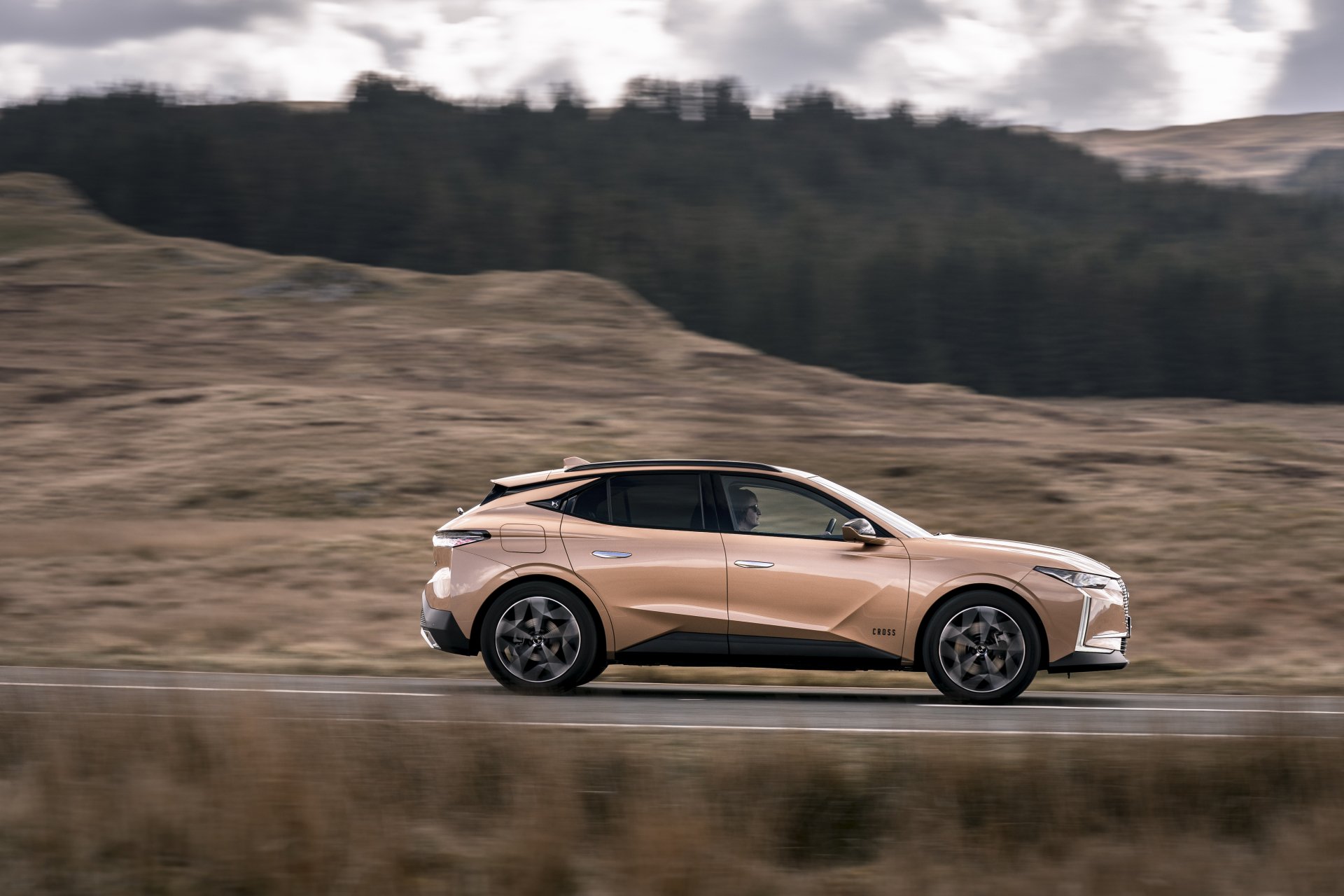 Download Vehicle DS 4 Cross 4k Ultra HD Wallpaper