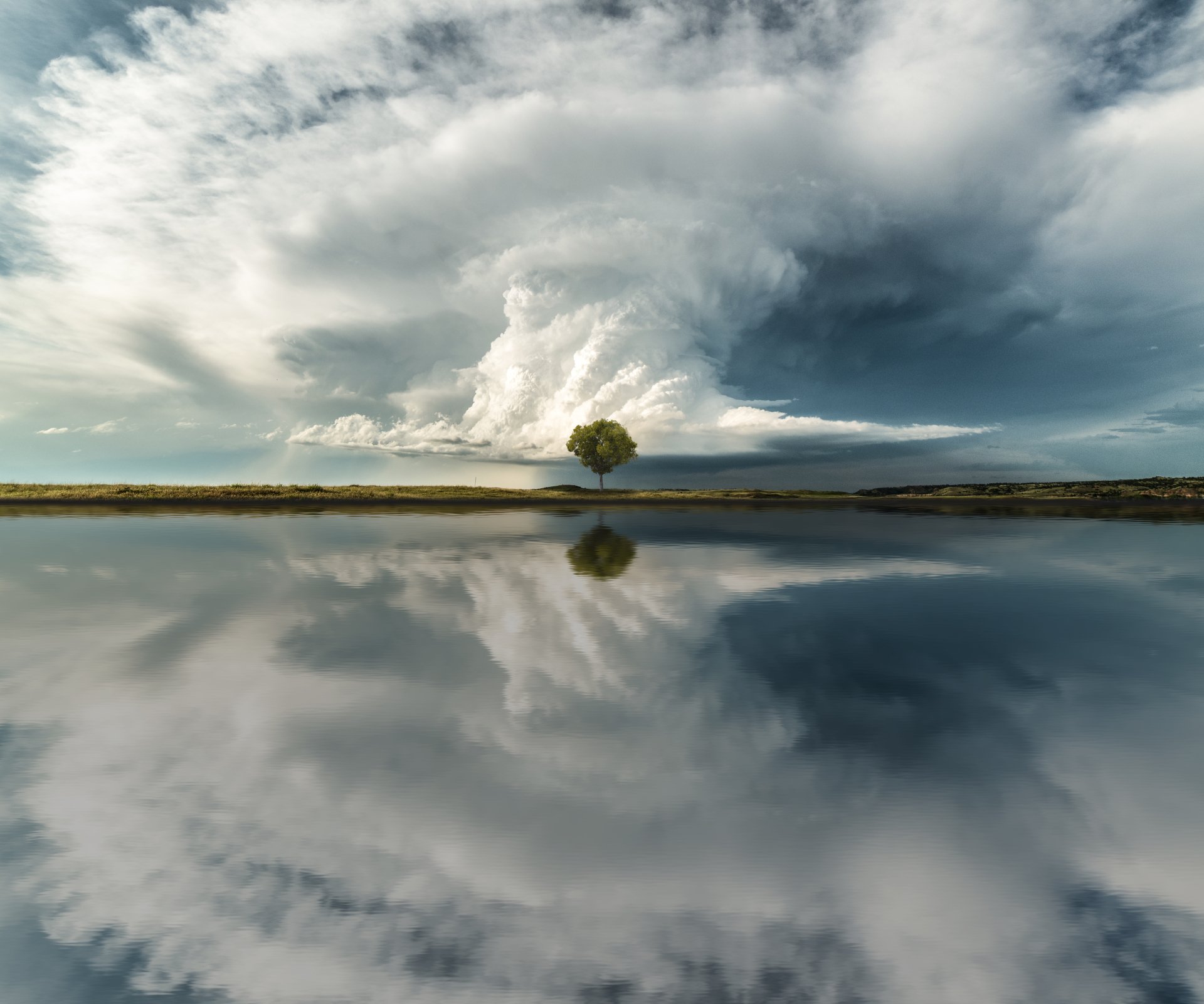 Montana Sky Mirror — Cloud Reflection Nature 4K Ultra HD Wallpaper