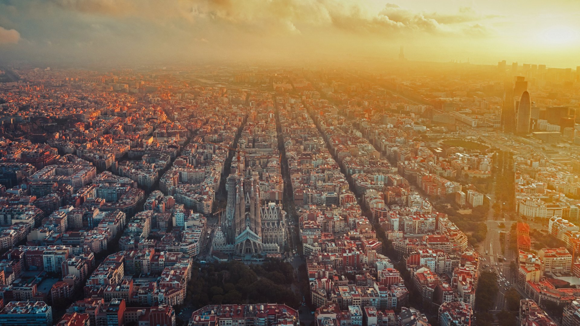 Barcelona Skyline at Sunset – Stunning 4K Ultra HD Cityscape Wallpaper ...