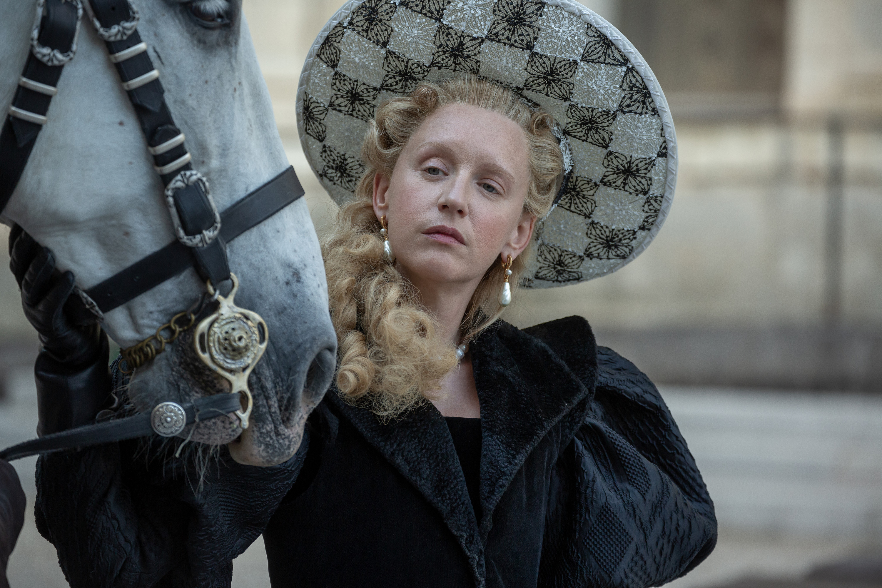 TV Show The Serpent Queen HD Wallpaper