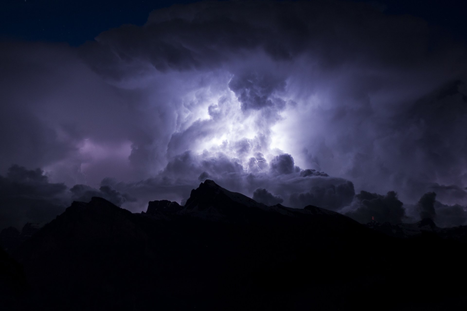 Midnight Thunder: 2K Quad HD Mountain Storm Wallpaper | 3000x2000 ...