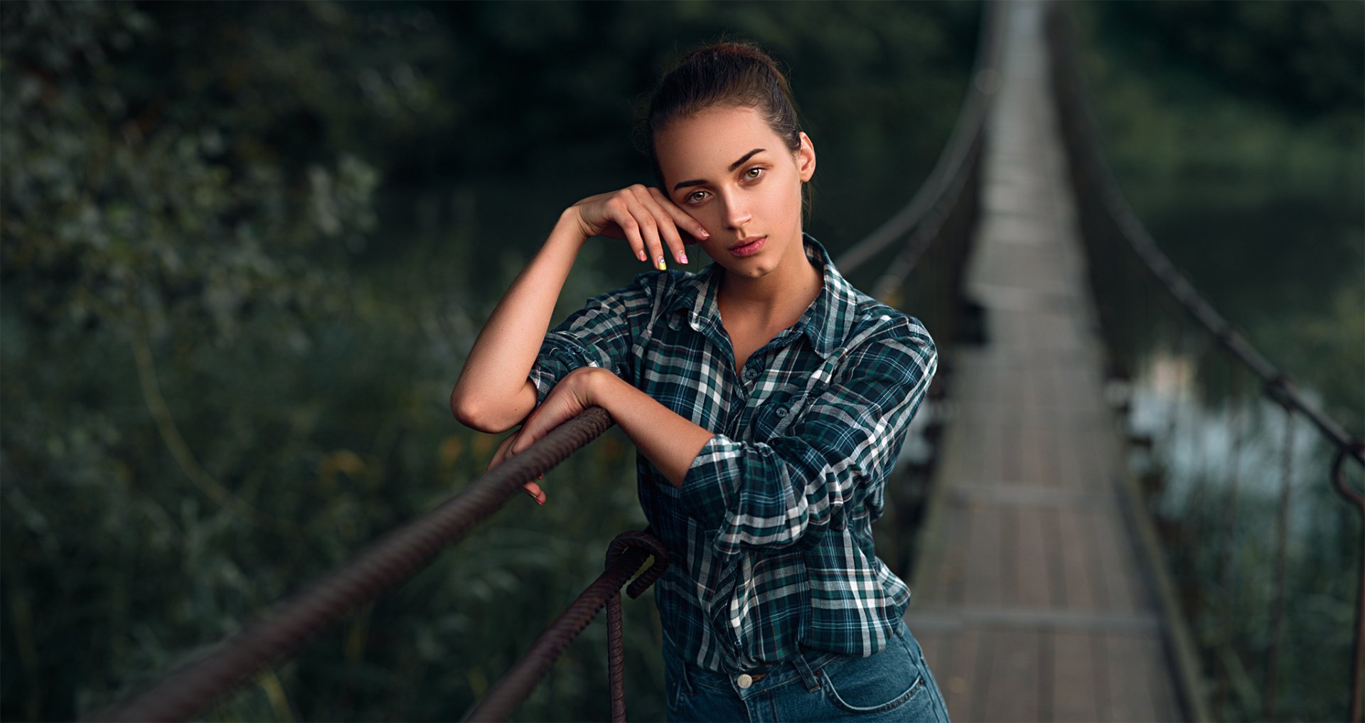 Download Woman Model HD Wallpaper