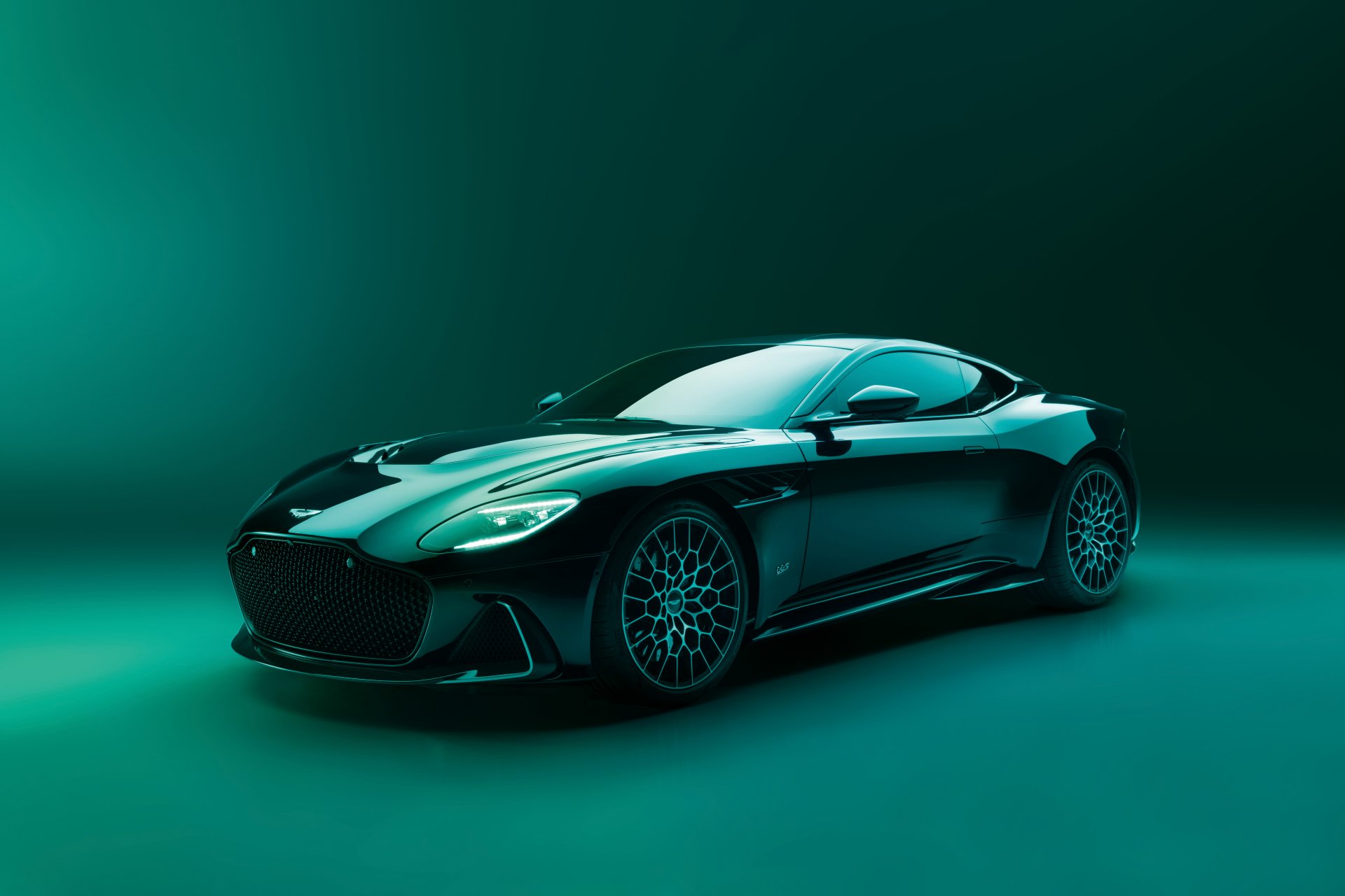 Download Vehicle Aston Martin DBS 8k Ultra HD Wallpaper