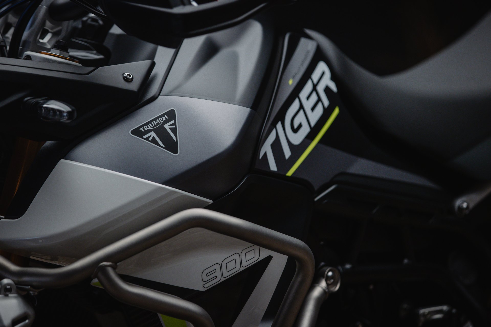 Triumph Tiger 900 Rally HD Wallpaper – Power and Elegance