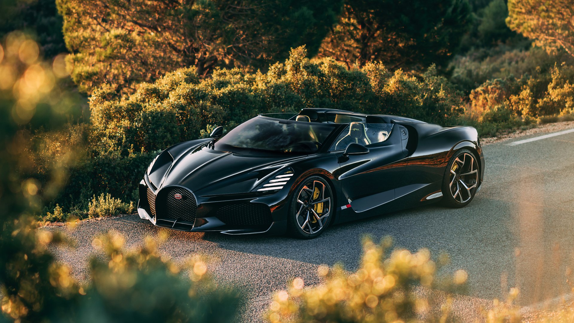 Bugatti W16 Mistral HD Wallpaper – Exquisite Performance Car Backgrounds