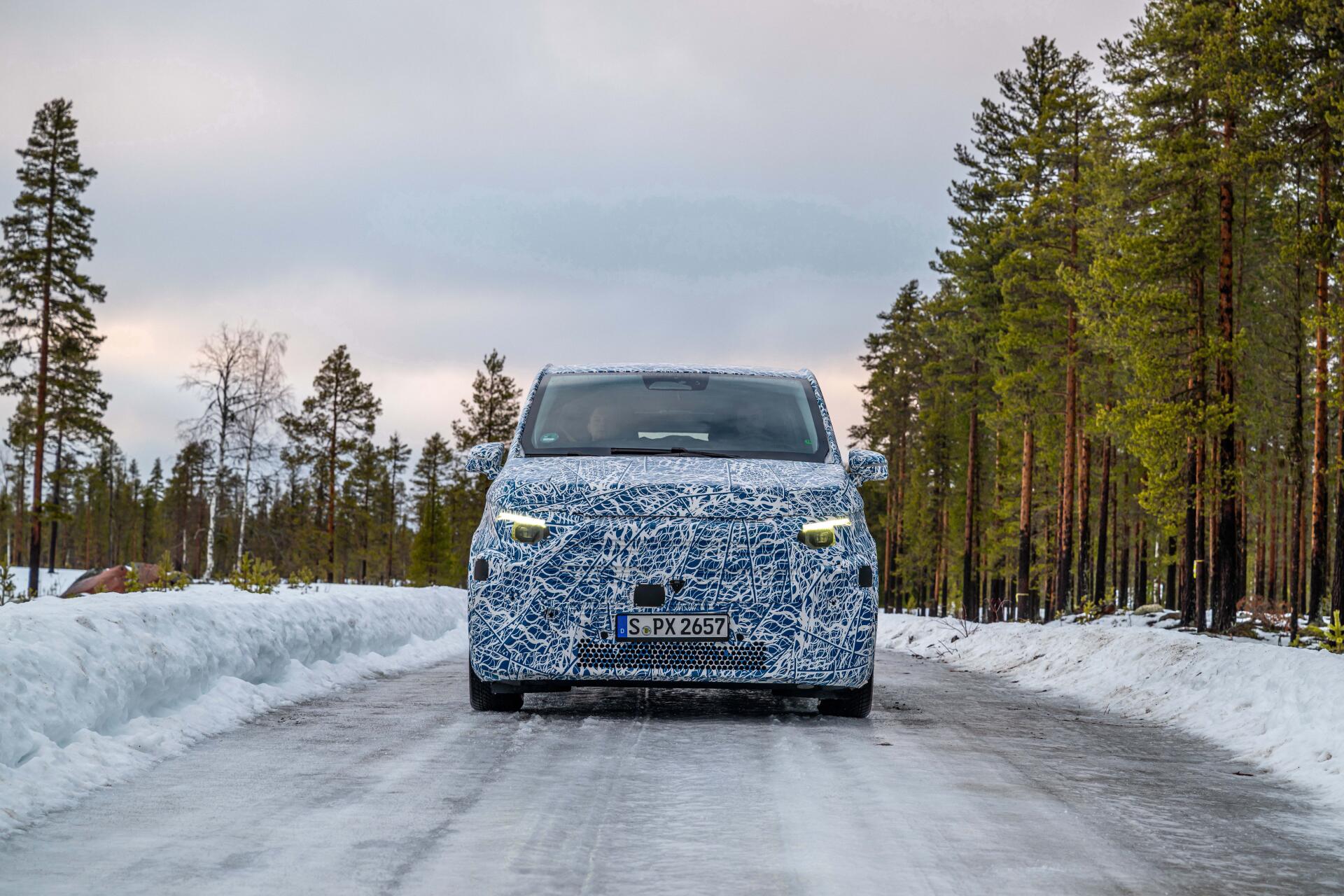 Mercedes-Benz MPV: Stunning 8K Ultra HD Wallpaper