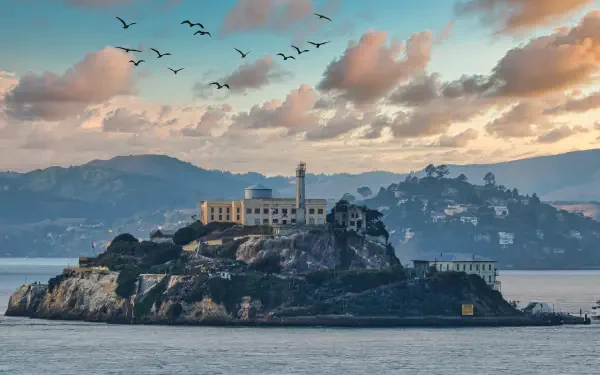 Alcatraz Island California HD Wallpaper: Historic Prison by the Bay