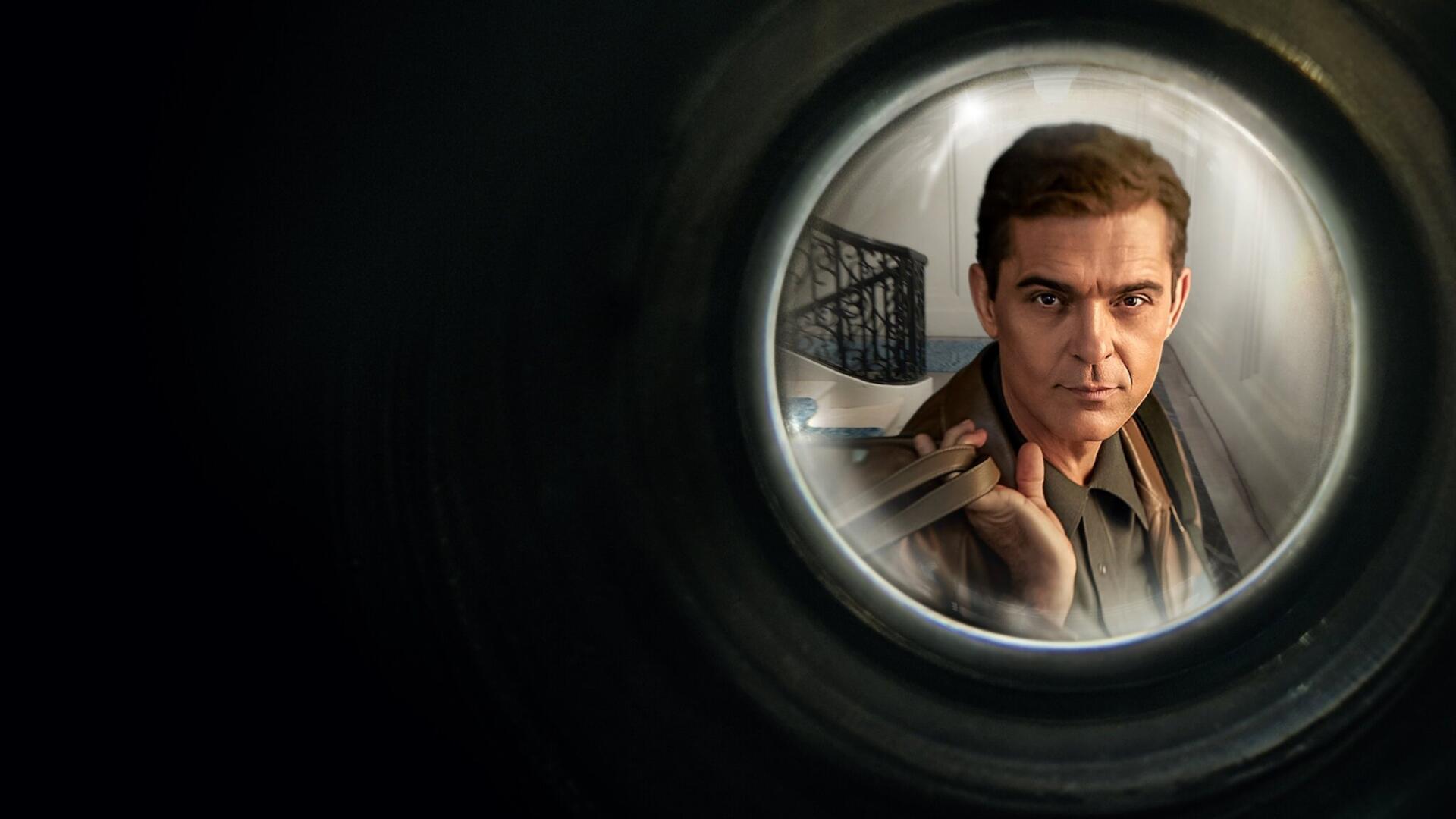 Berlin — Keyhole Gaze (La Casa de Papel) HD Wallpaper