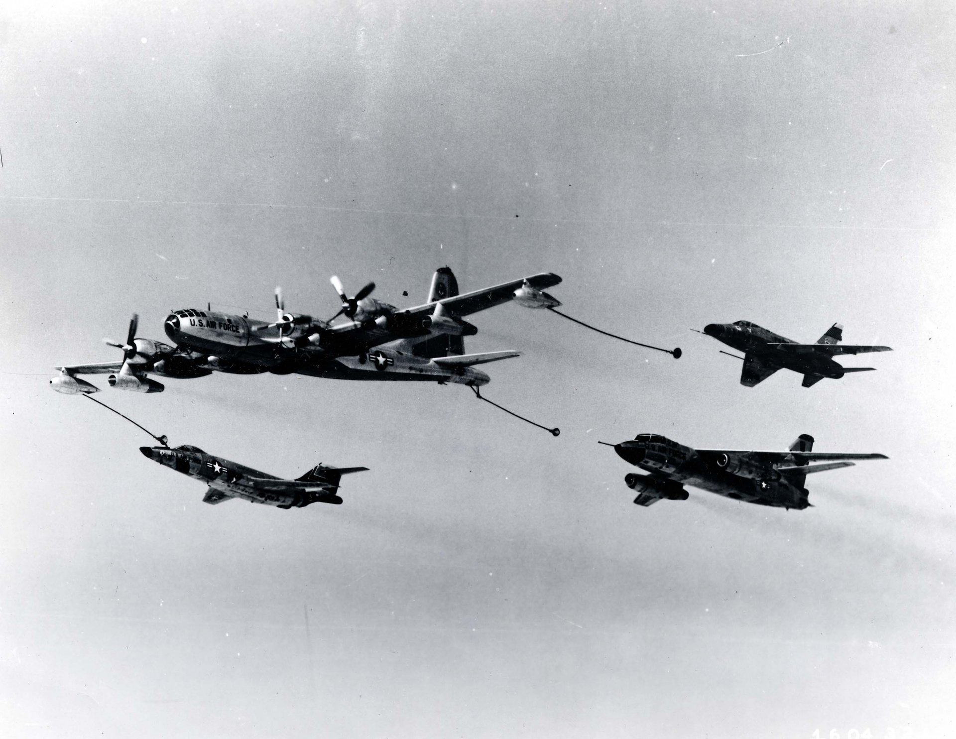 High-Def Military Aircraft Refueling in Flight | 2748x2124 | Wallpaper ...