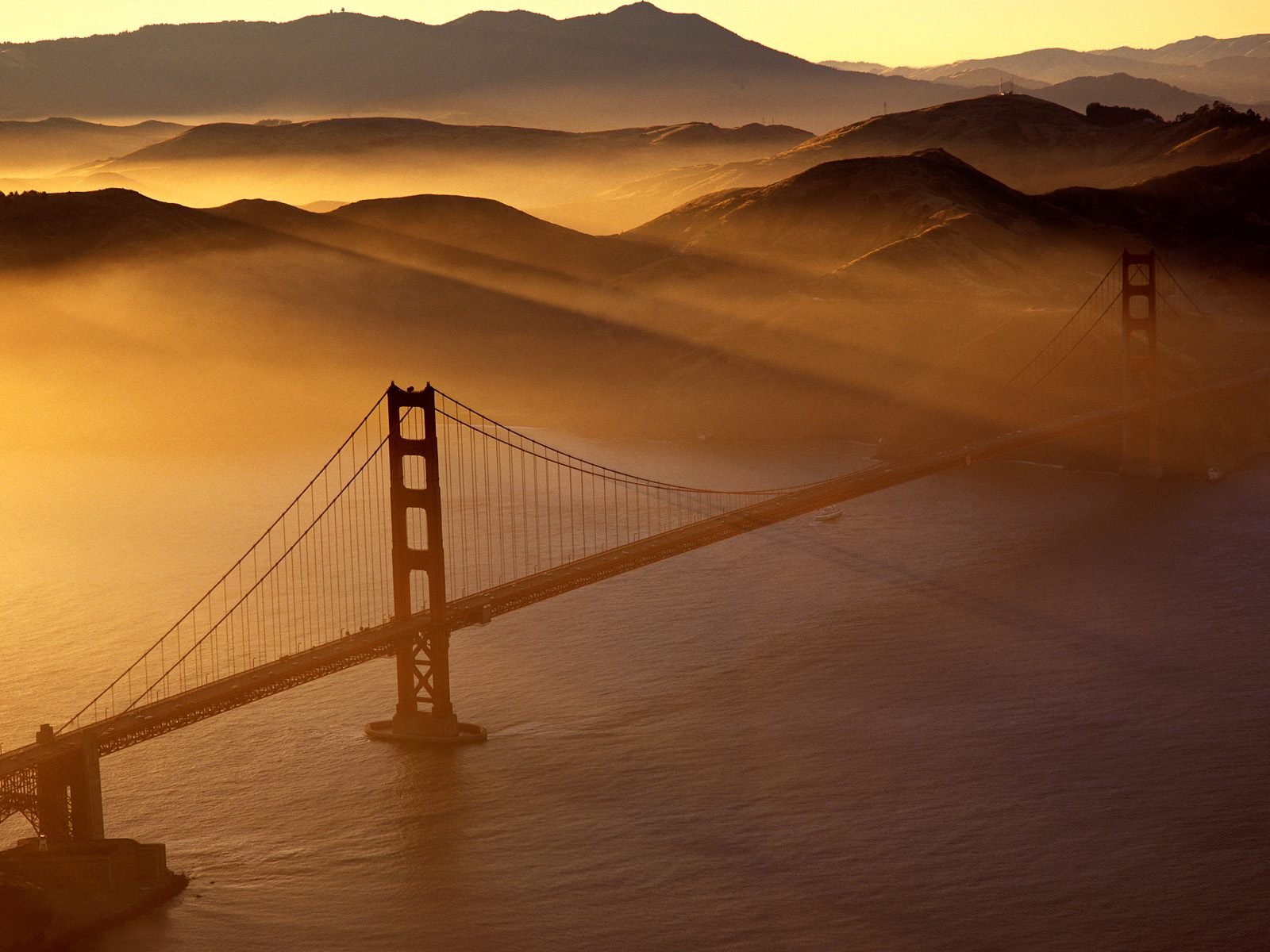 Golden Gate Bridge Glory: Stunning HD Man-Made Marvel at Dawn