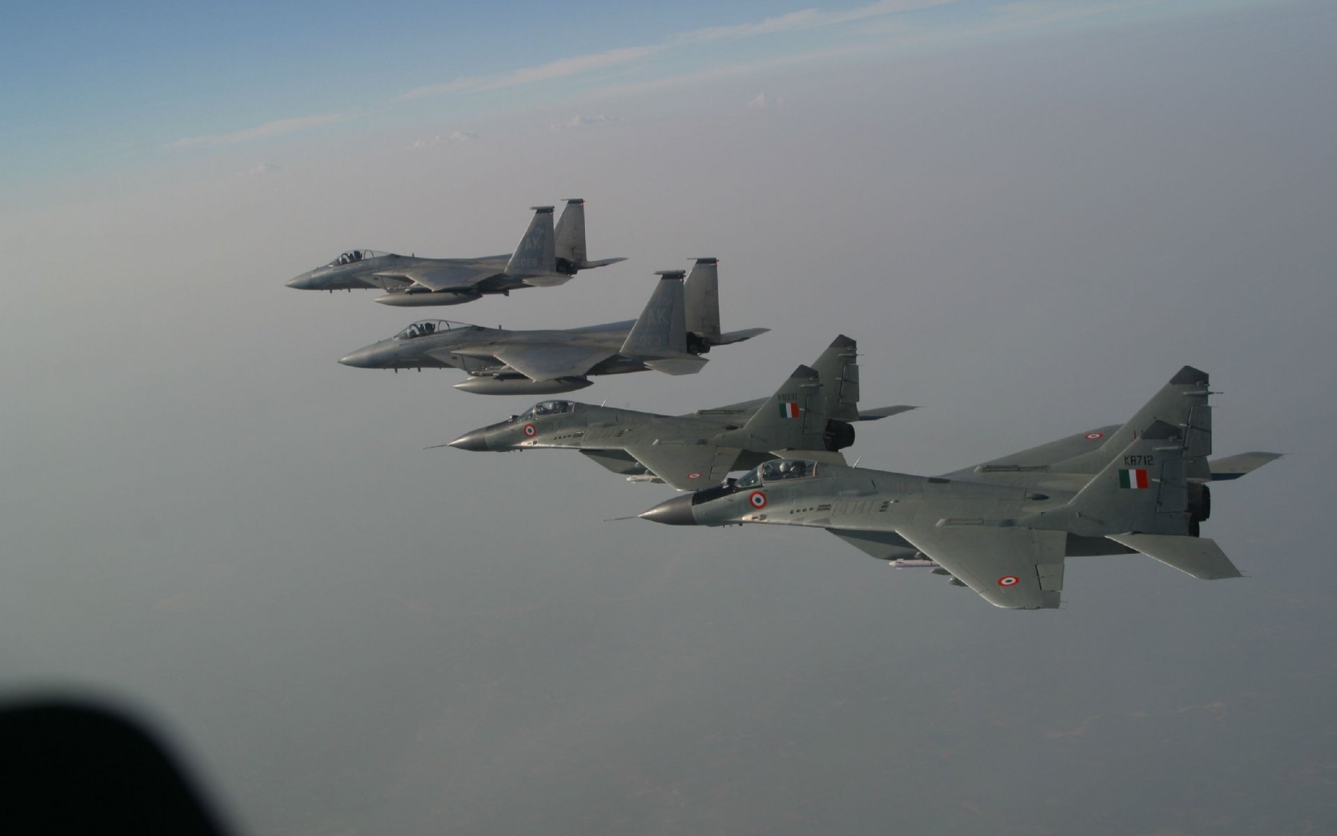 HD Military Mikoyan MiG-29 Jets Soaring in Formation Wallpaper