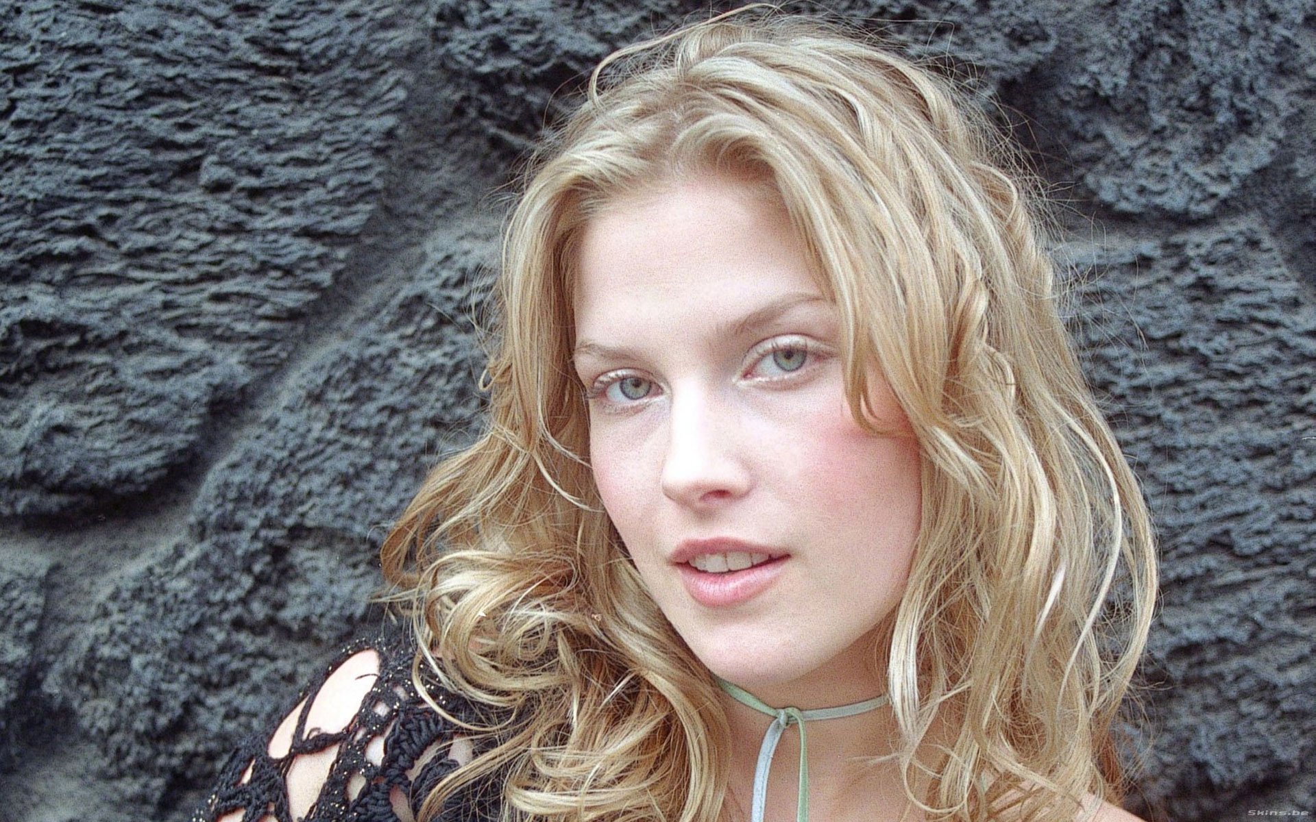 Ali Larter Stunning HD Celebrity Wallpaper