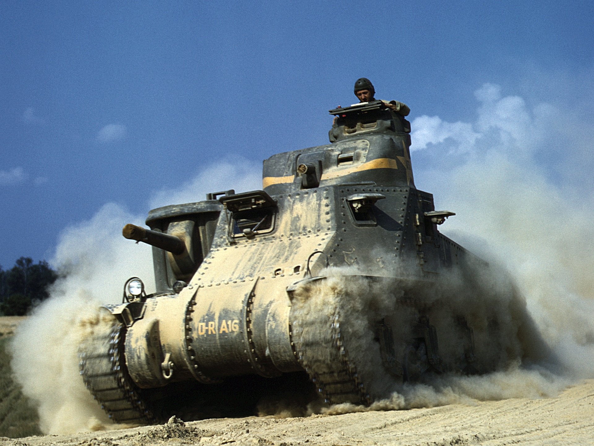 Download Military Tank HD Wallpaper