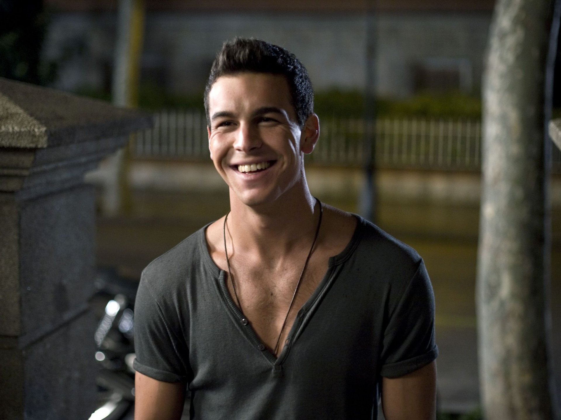 Download Celebrity Mario Casas HD Wallpaper