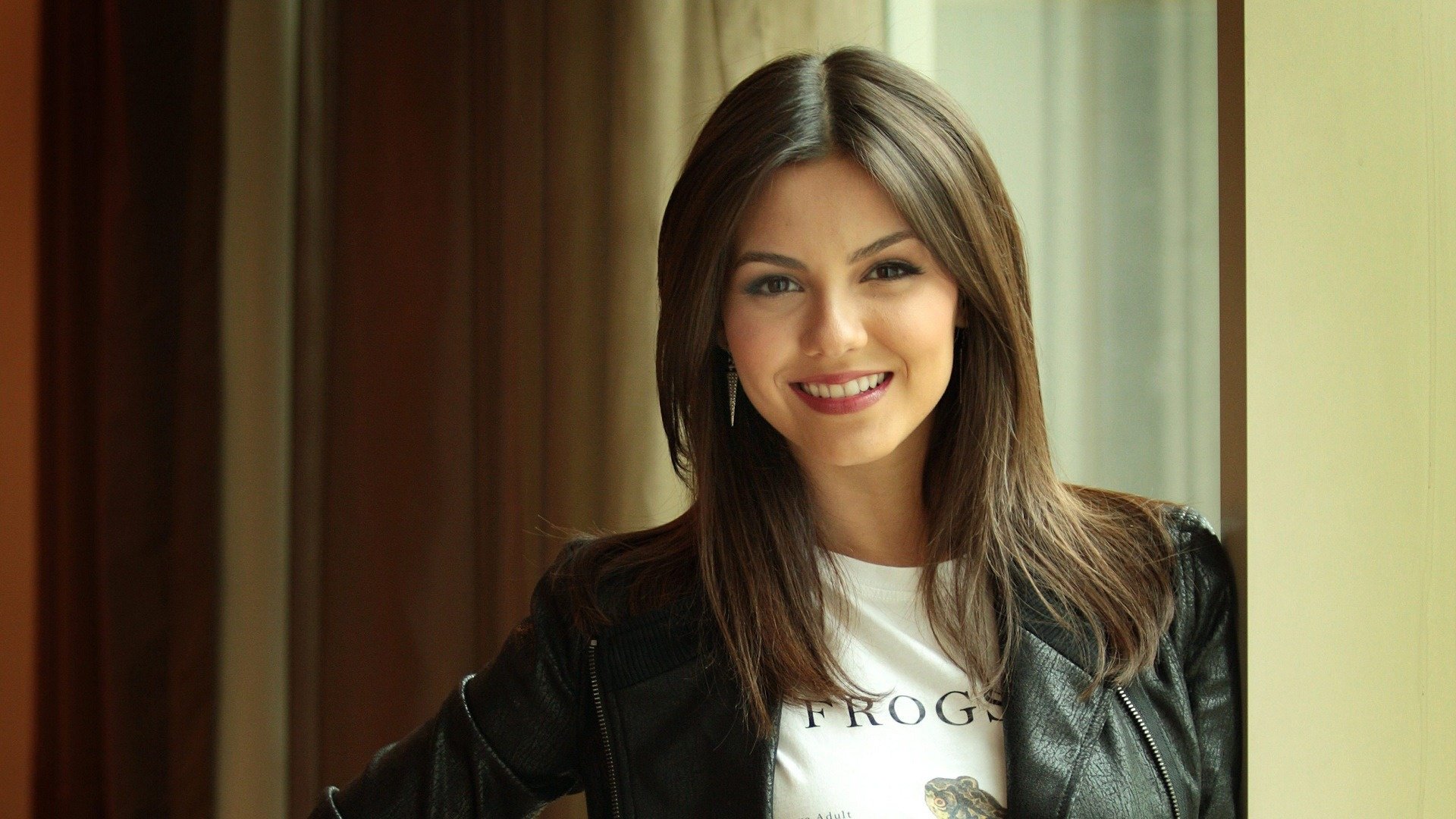 Stunning Victoria Justice HD Wallpaper | 1920x1080 | Wallpaper Abyss