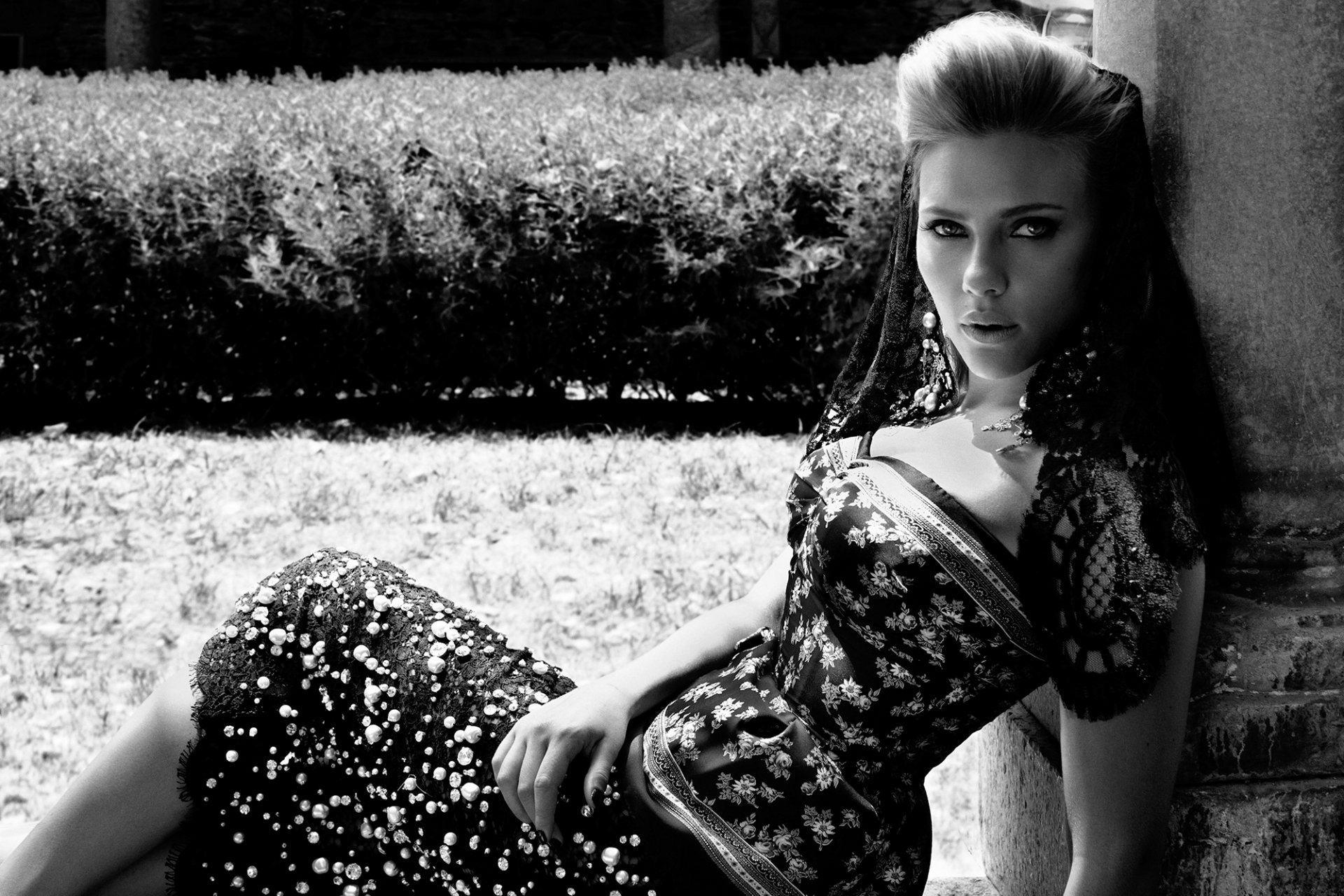 Scarlett Johansson: Stunning HD Wallpaper | 2000x1333 | Wallpaper Abyss
