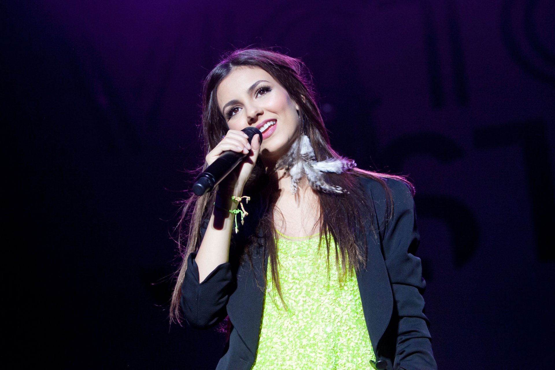Victoria Justice Live: Stunning HD Celebrity Wallpaper
