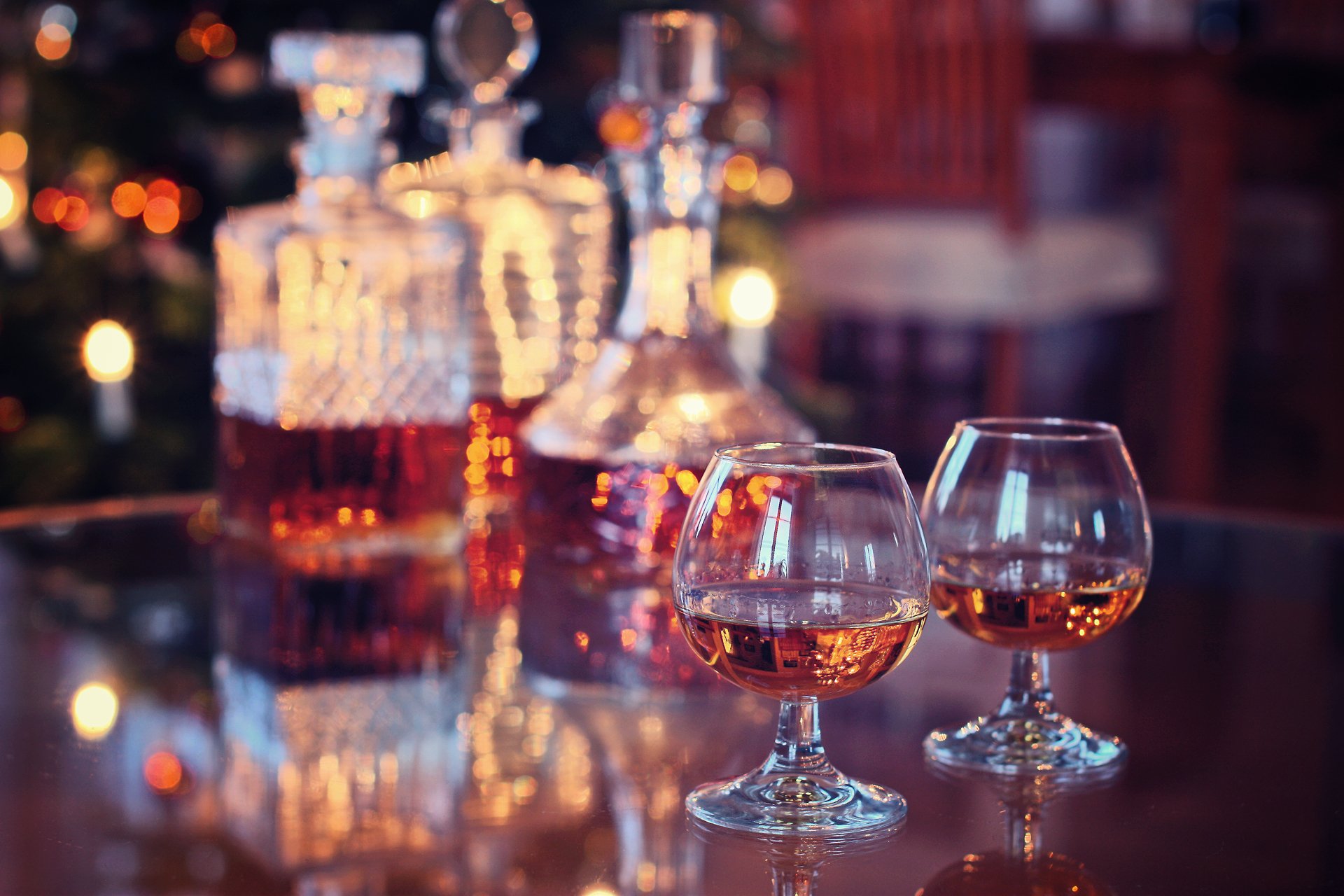 Whisky Elegance: HD Wallpaper of Fine Spirits and Flavorful Moments