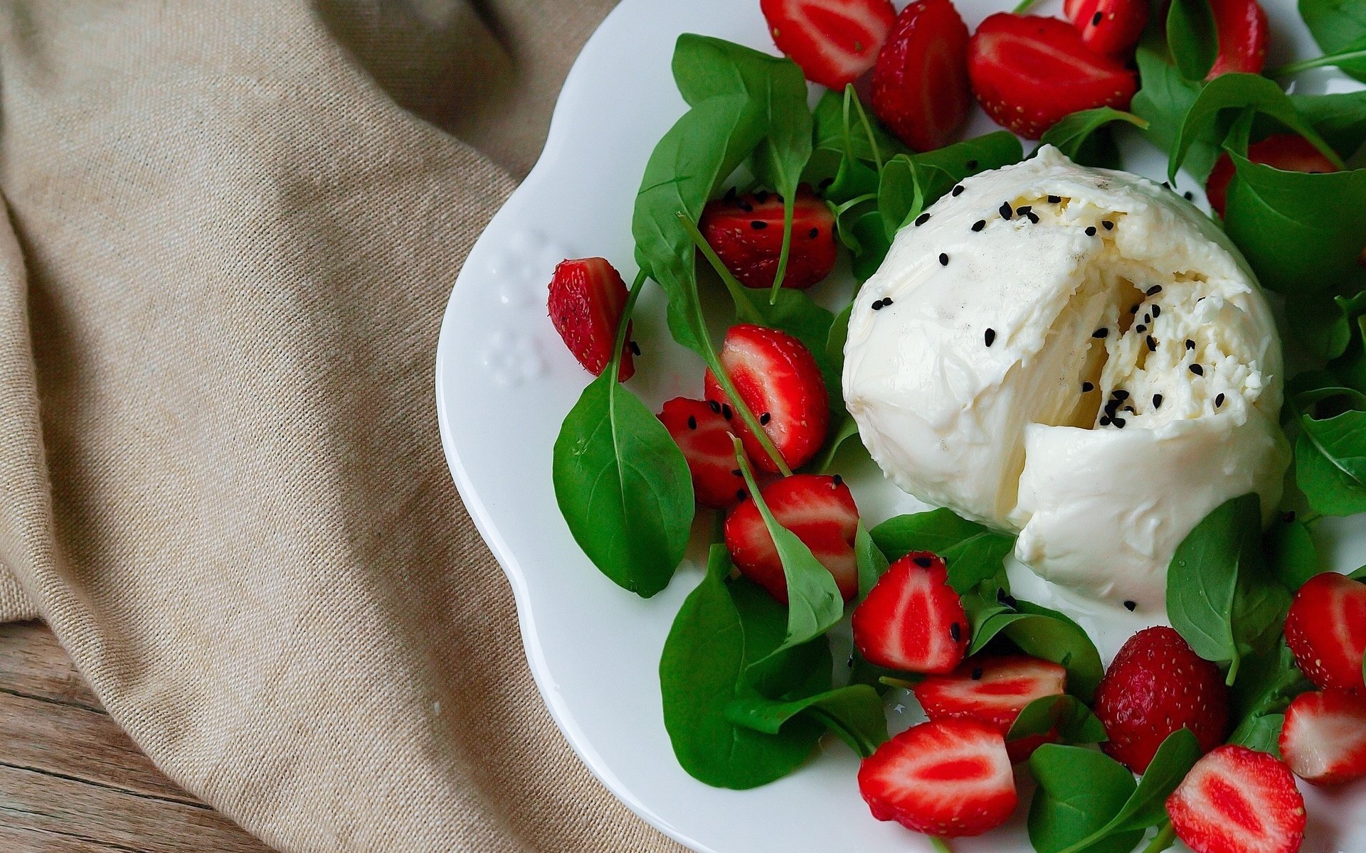 HD Delight: Fresh Strawberries & Creamy Dessert Elegance | 1920x1200 ...