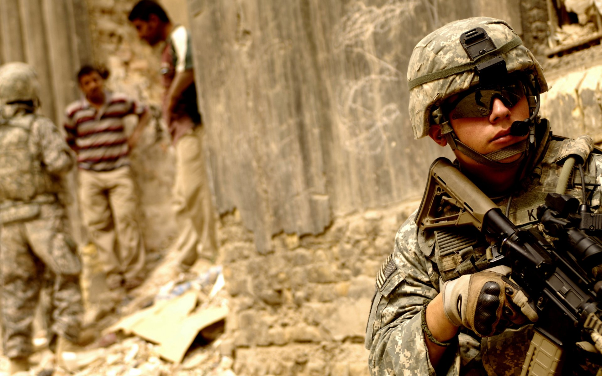 HD Military Valor: Soldier on Duty in Urban Combat Zone | 2560x1600 ...