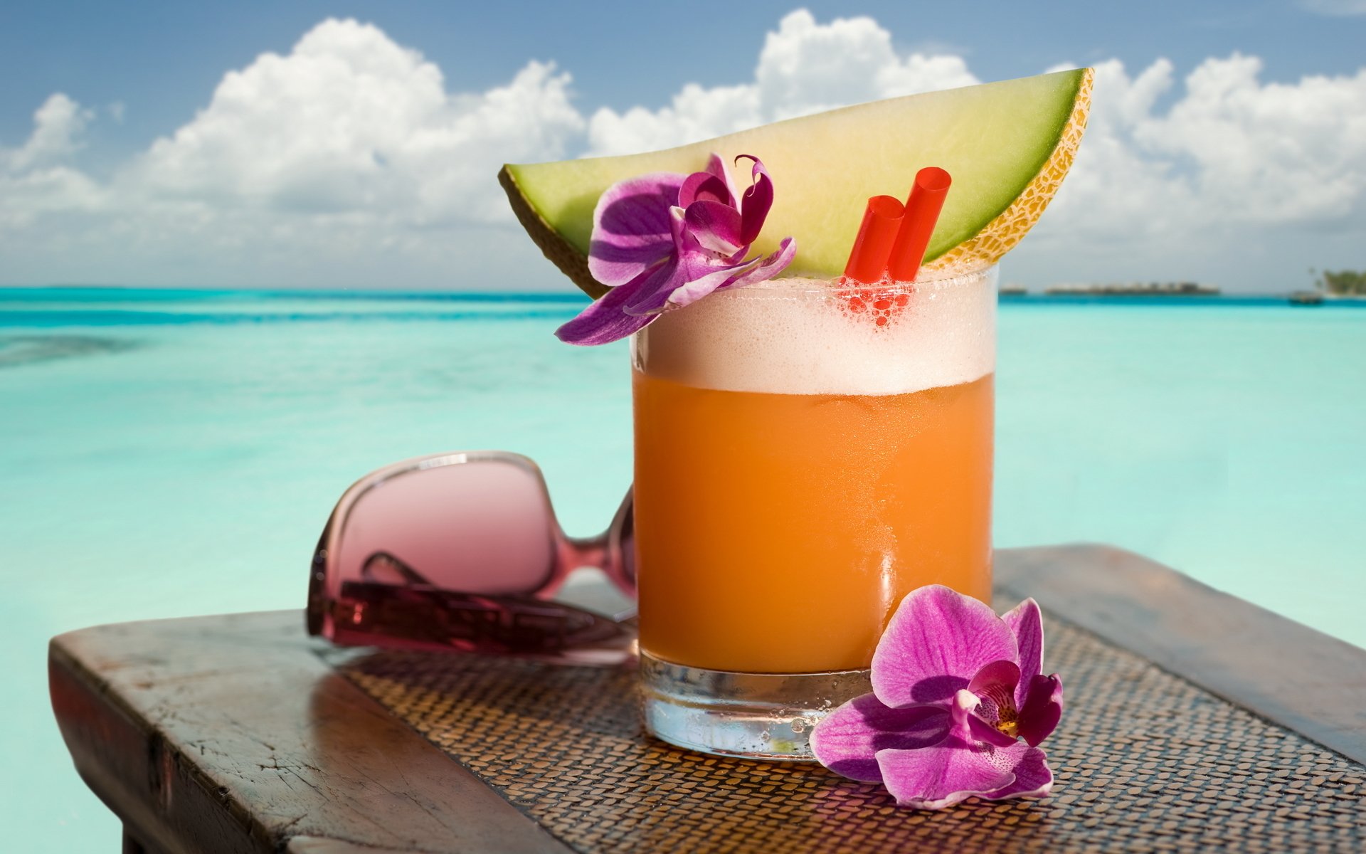 Tropical Delight: HD Cocktail Escape by the Sea