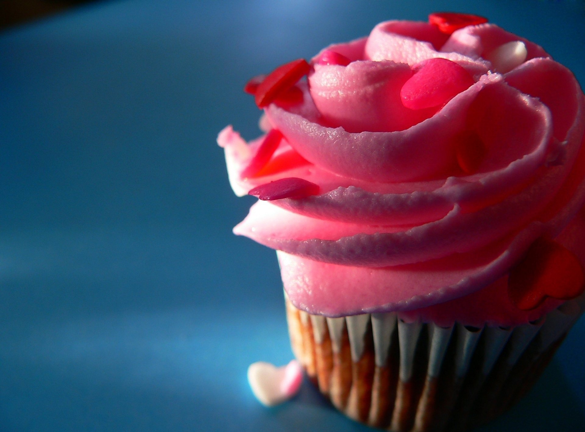 Rose-Frosted Cupcake — HD Wallpaper | 2048x1515 | Wallpaper Abyss