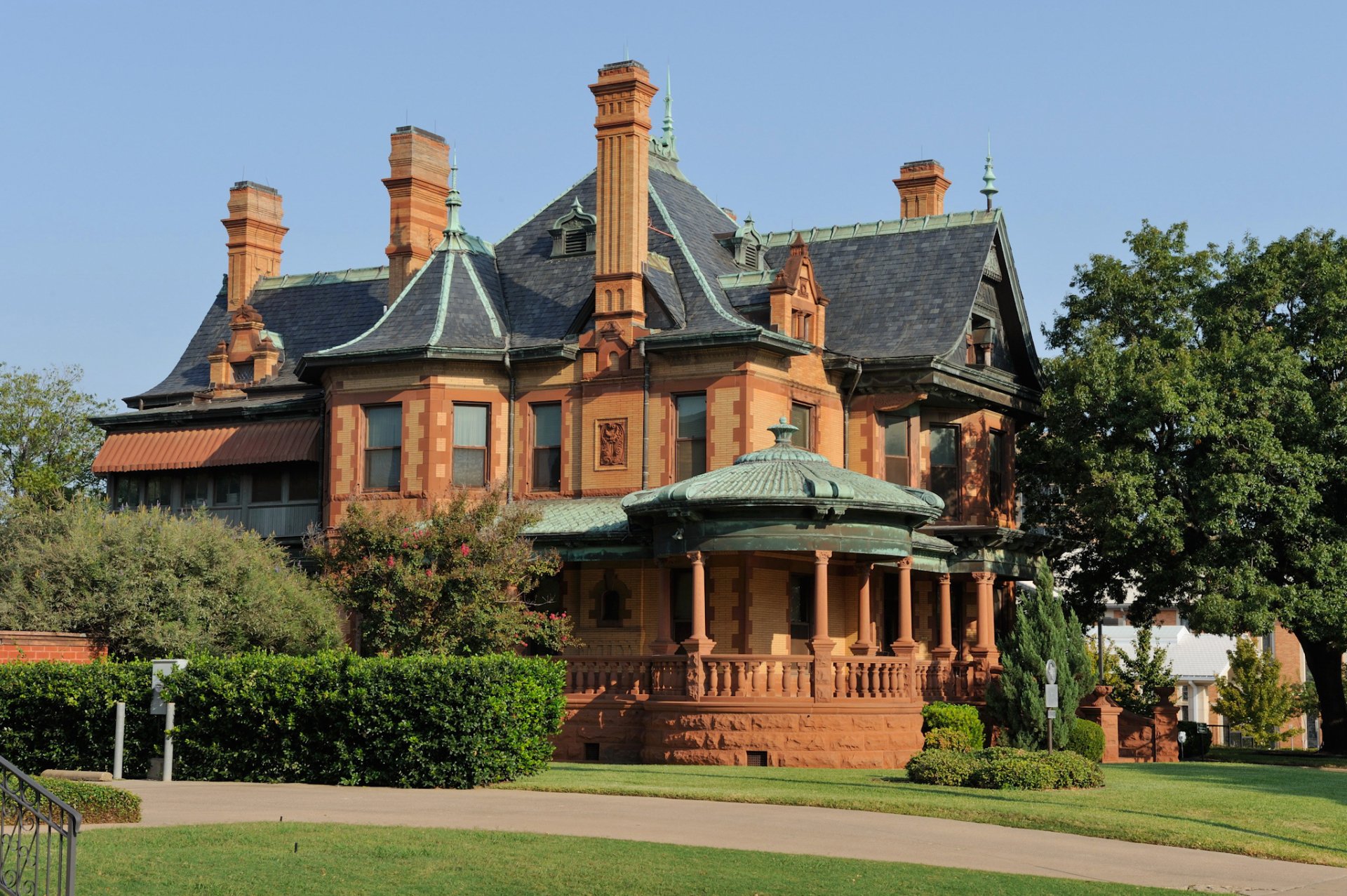 Stately Brick Mansion: A Man-Made Architectural Masterpiece HD ...