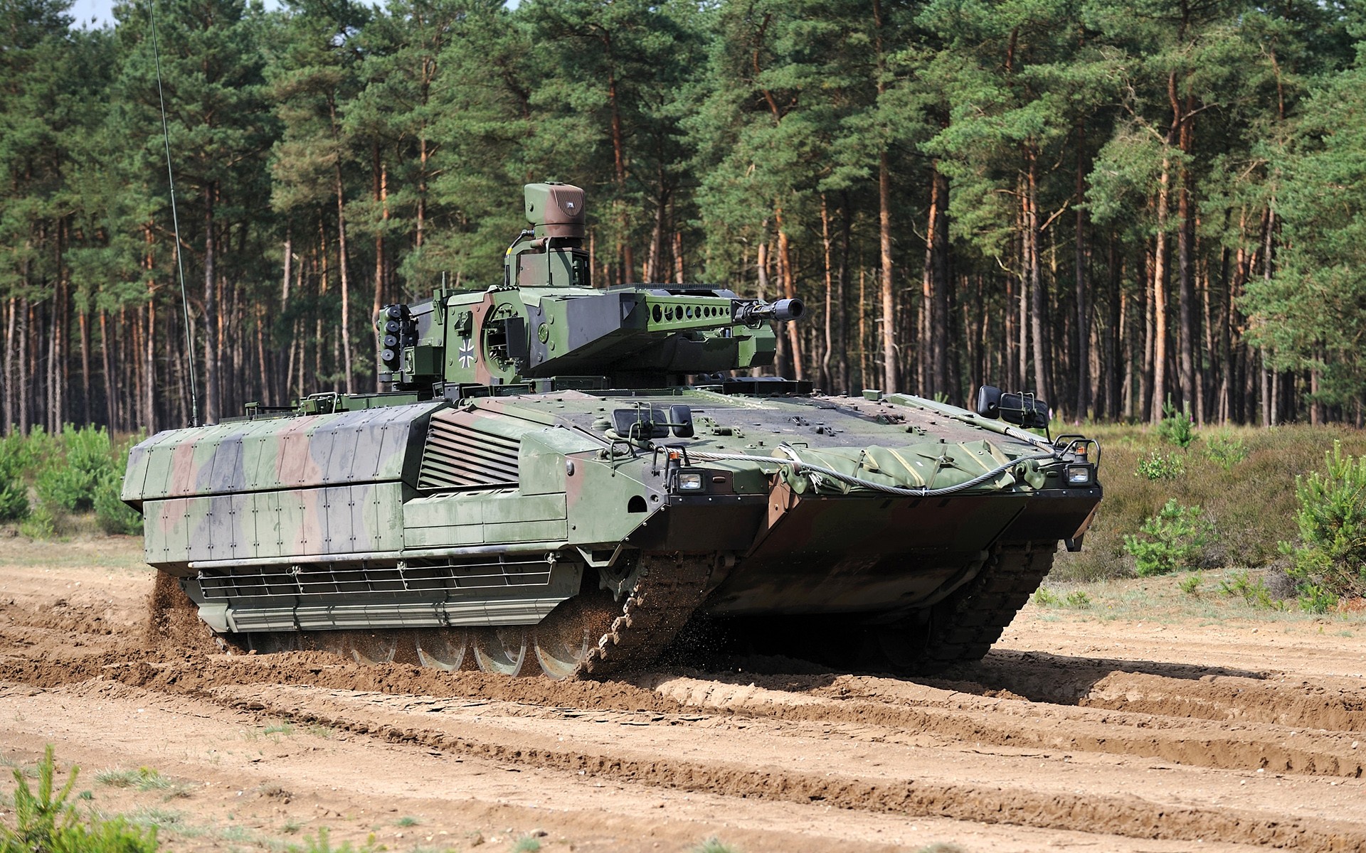 HD Military Tank Wallpaper – Power and Precision in the Forest