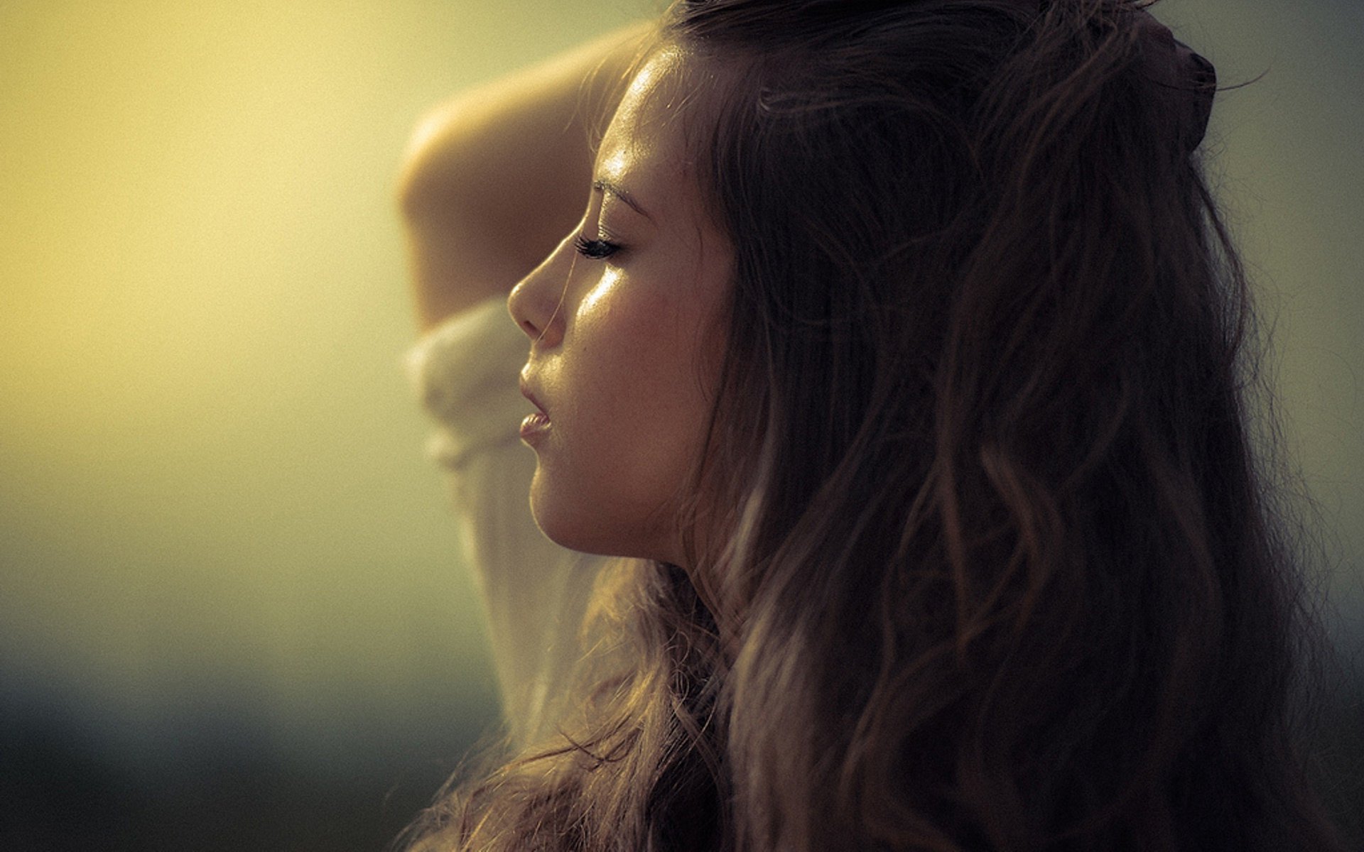 Download Woman Model HD Wallpaper