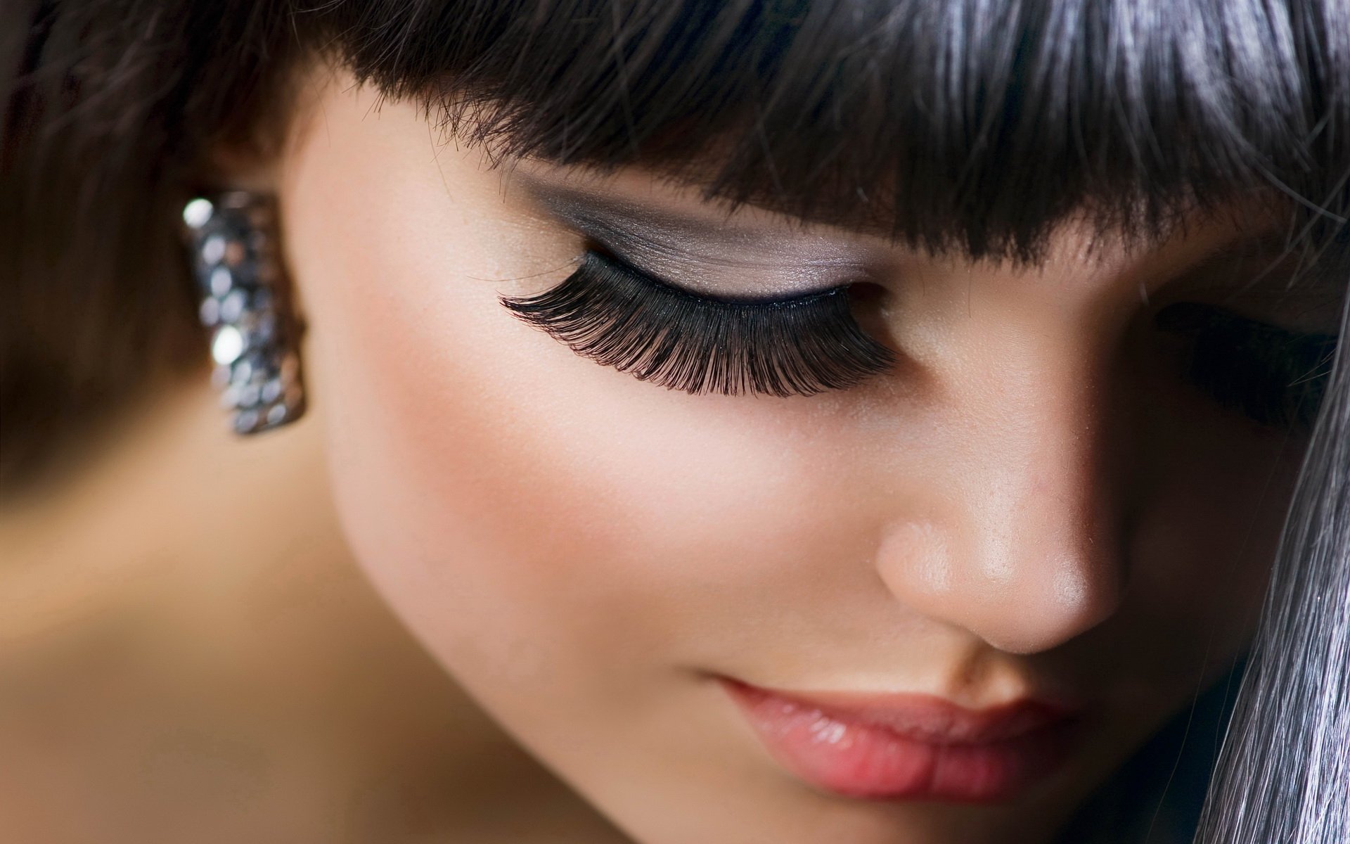 Elegant Woman’s Face – HD Beauty Portrait Wallpaper