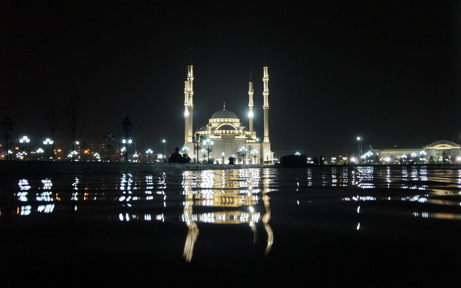 Majestic Mosque Reflections: HD Nighttime Religious Wallpaper